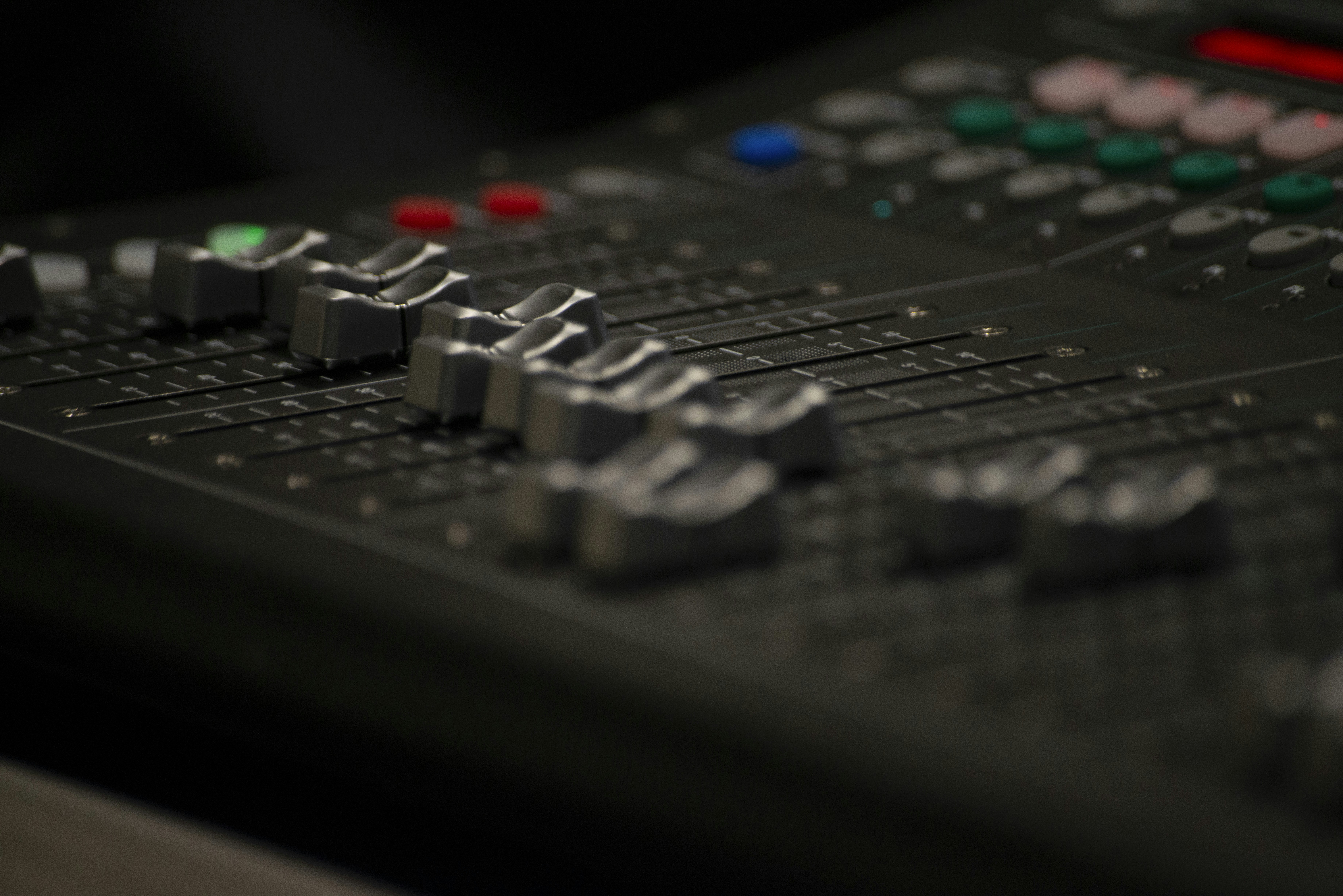 Black and gray audio mixer photo – Free Faders Image on Unsplash