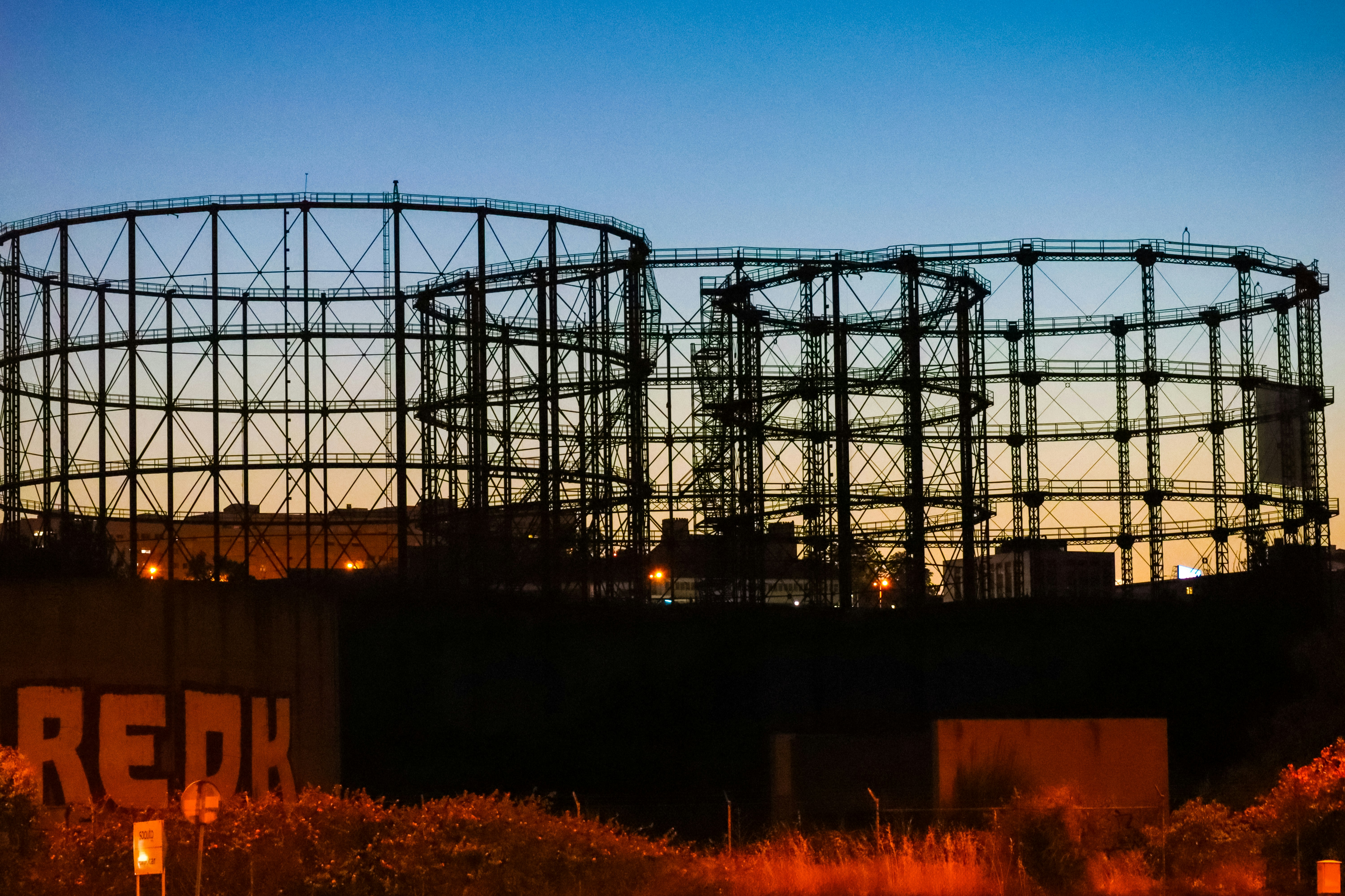 Silhouetted Industrial Ring: Twilight Phases of an Exposed Scaffold