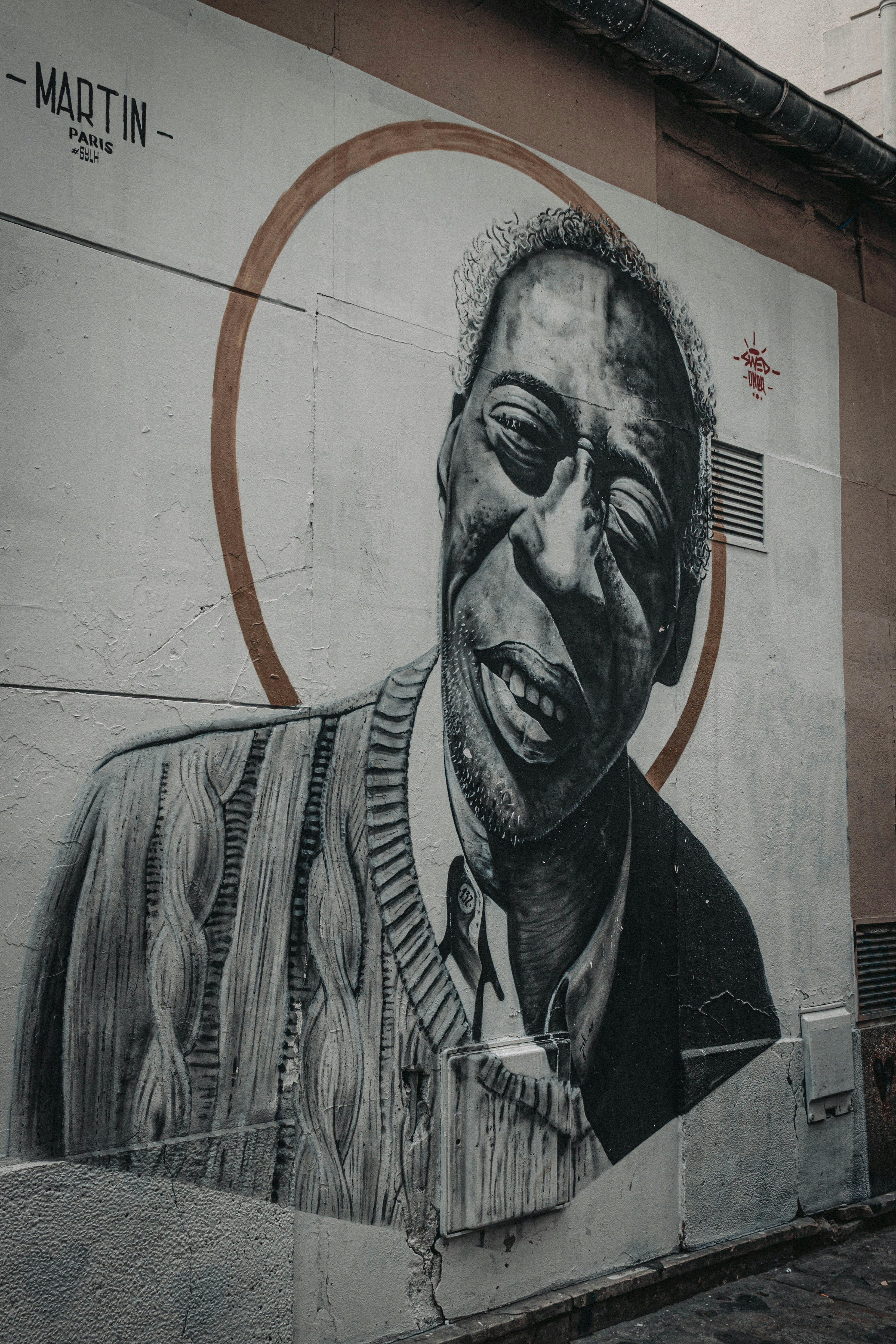 Smiles in a Halo: Portrait Mural on a Weathered City Wall