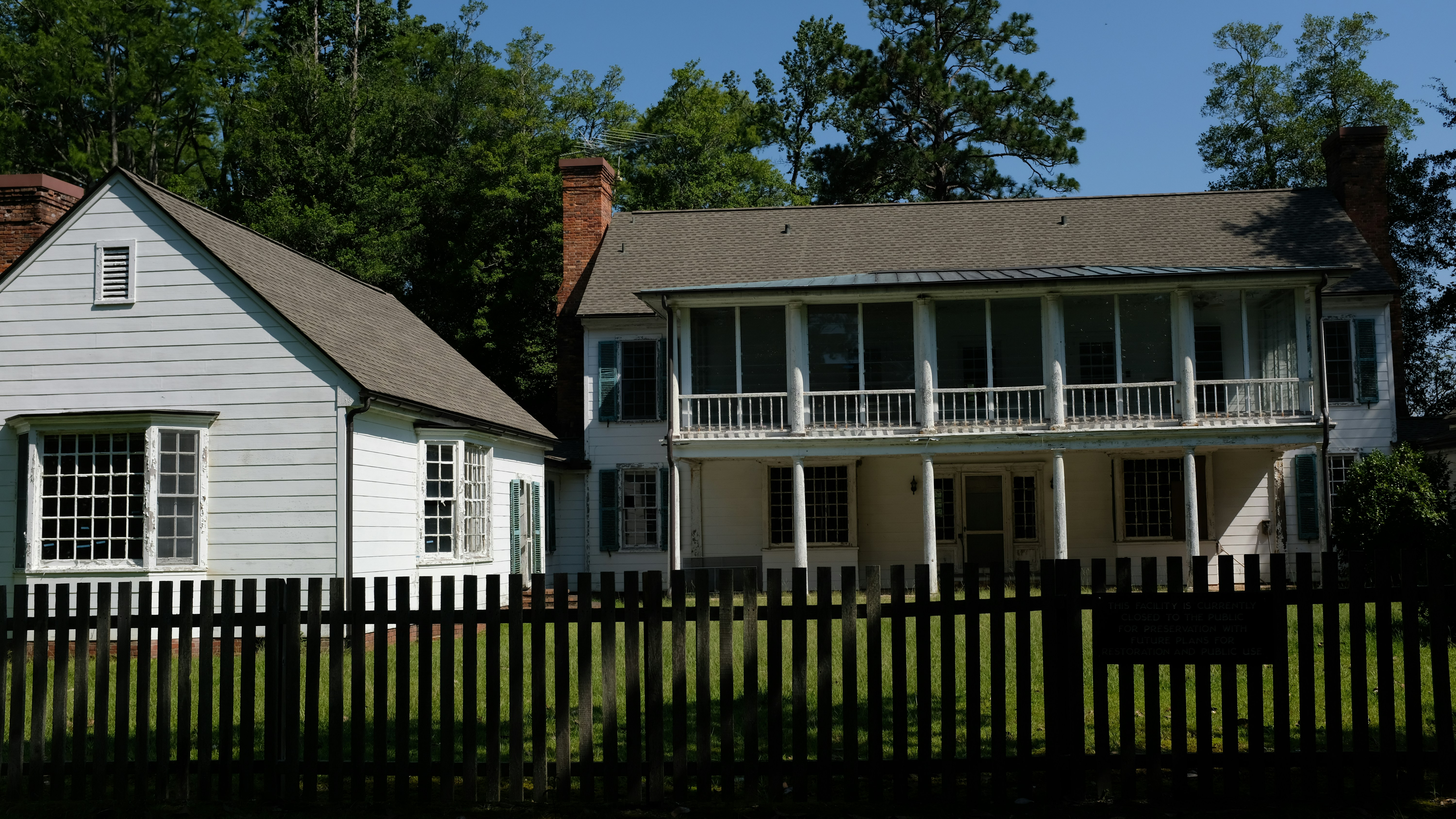 White and brown wooden house near green trees during daytime photo ...