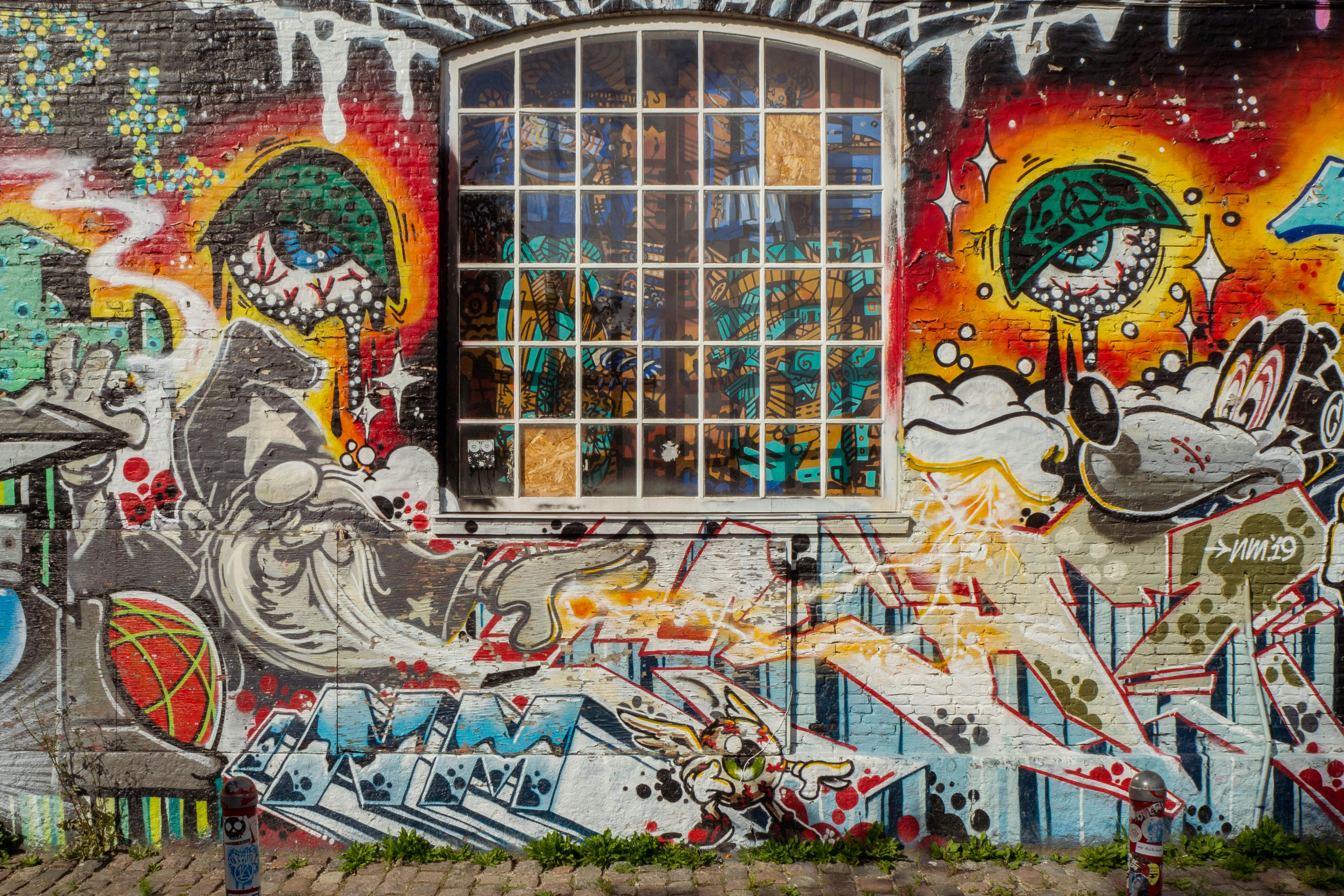 Blue red and yellow graffiti art photo – Free Art Image on Unsplash