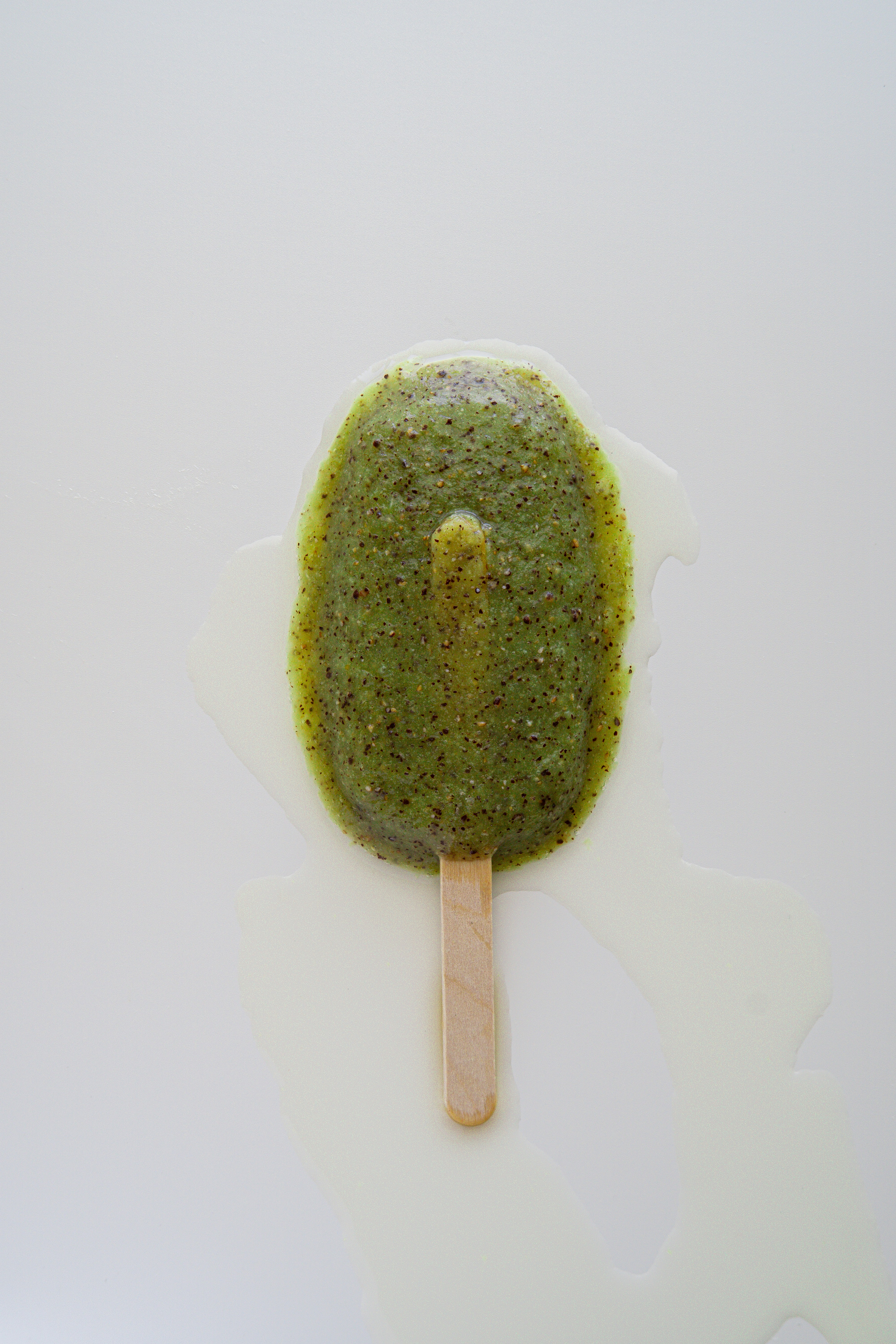 Melted kiwi popsicle 🥝☀️ - Thanks for visiting! Donations help & motivate me to keep uploading more 📸's. Even a buck or two helps. ➡️ https://www.buymeacoffee.com/uniqueton - Found my photos useful? feel free to contact me about anything at email: uniquetonshots@gmail.com IG: @uniquetonshots