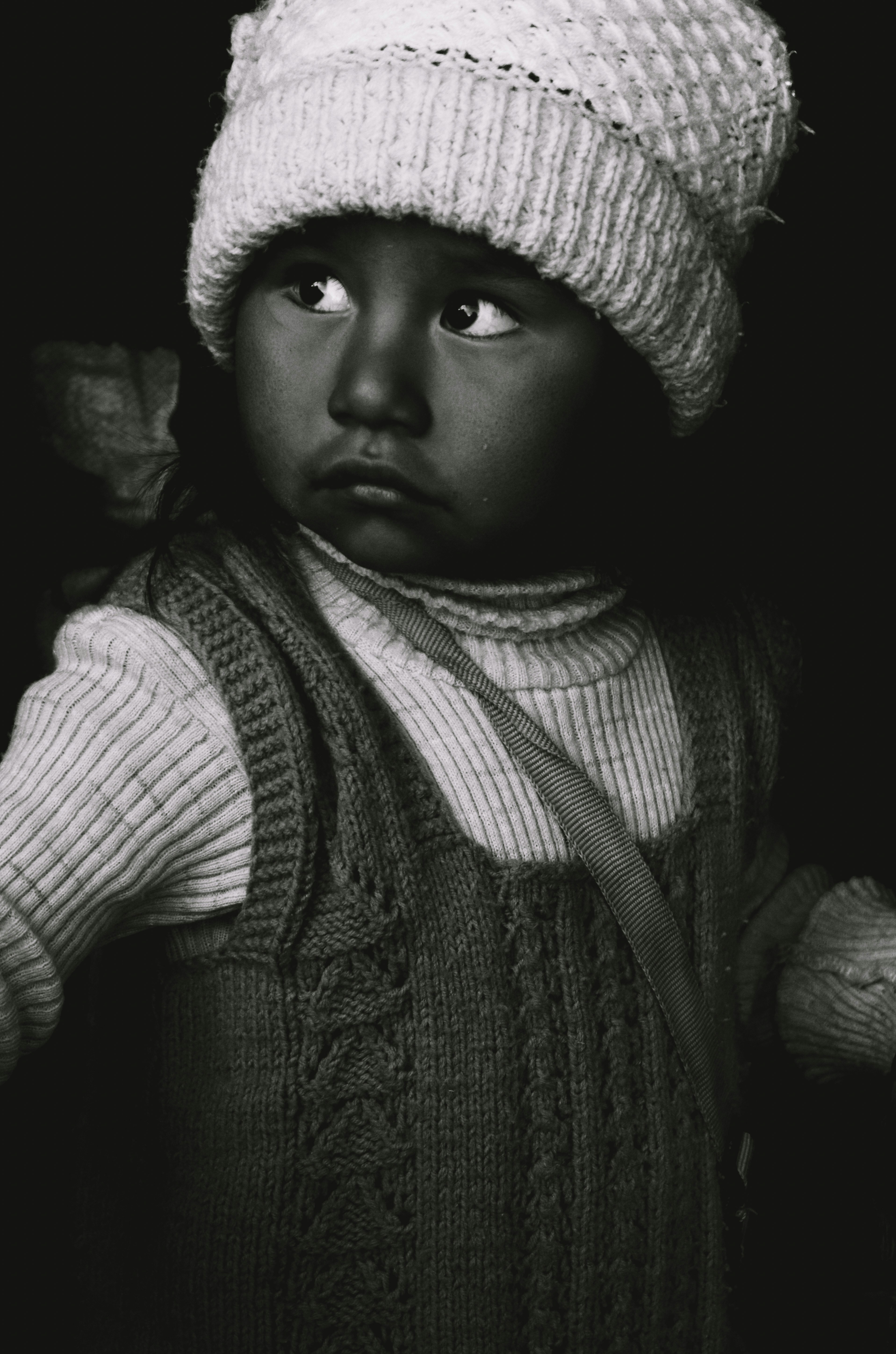 Woman in knit sweater and knit cap photo – Free Portrait Image on Unsplash