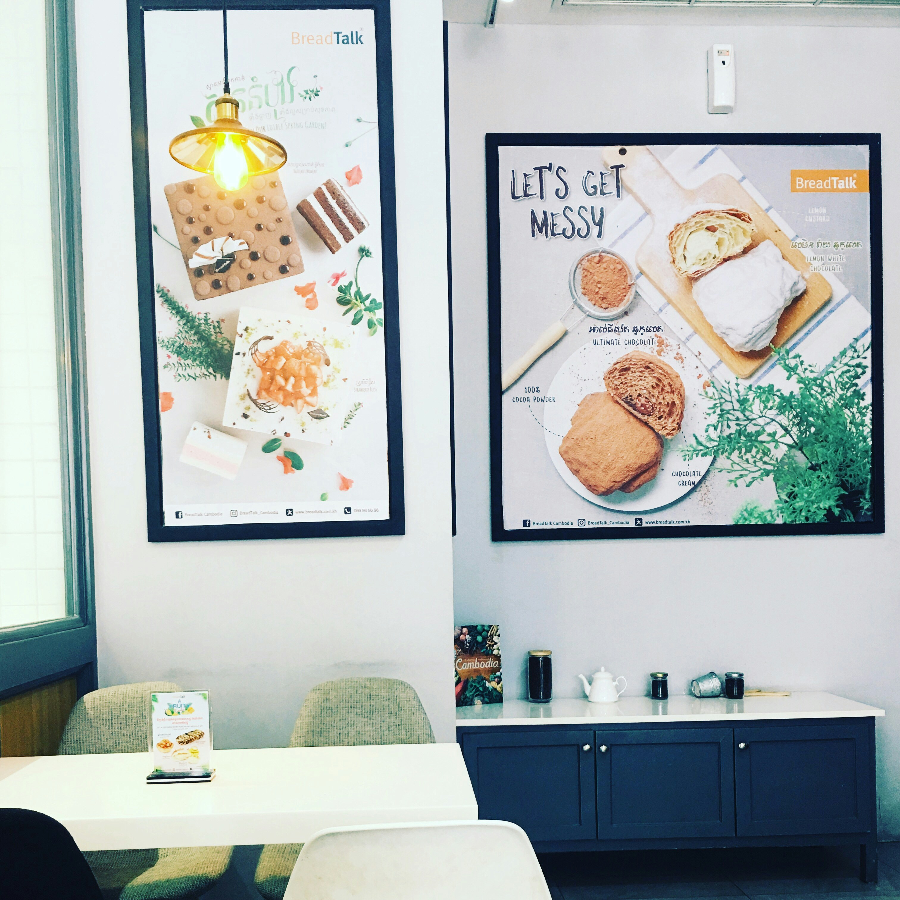 Bright Menu Frames in a Cozy Café