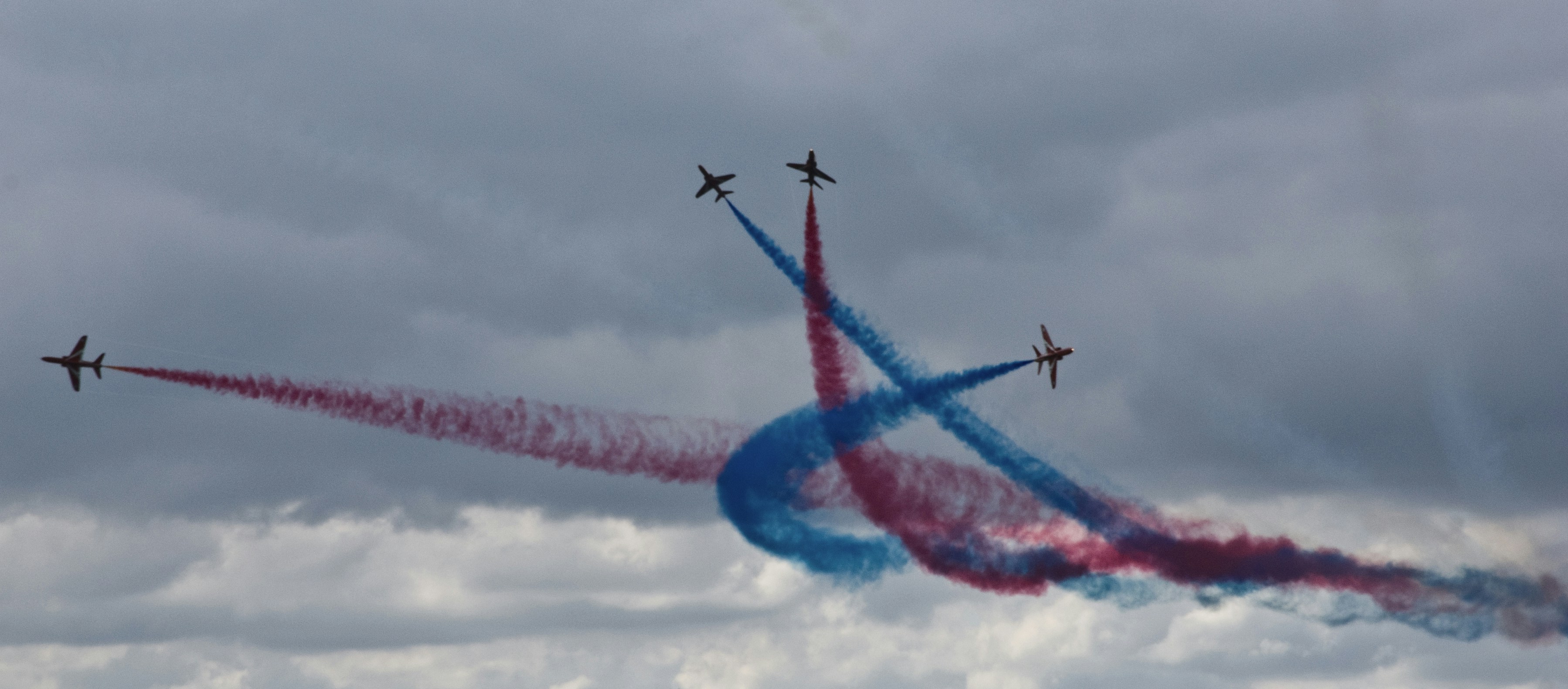 Red and blue plane flying in the sky photo – Free Grey Image on Unsplash