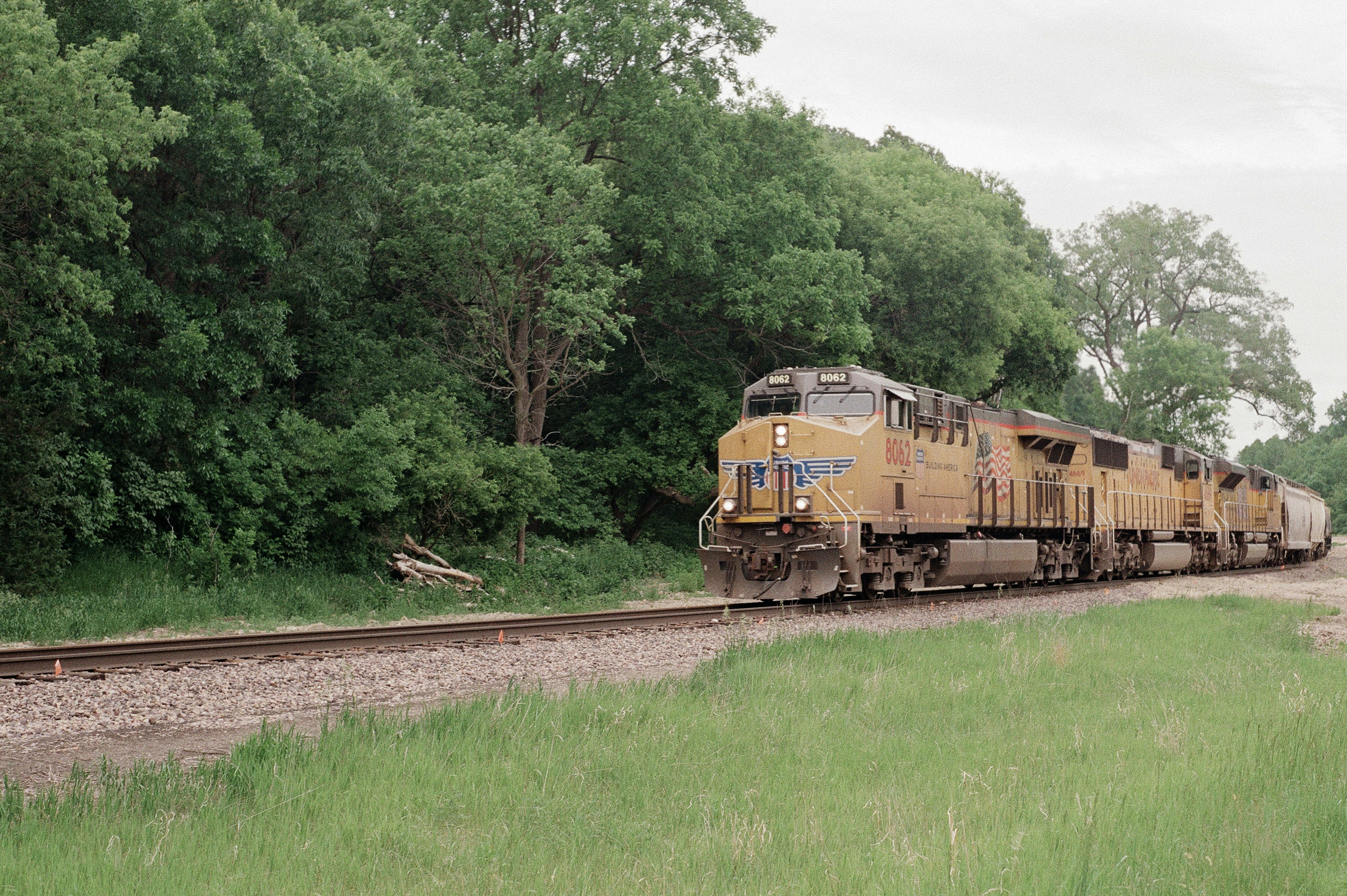 Yellow and brown train on rail tracks photo – Free Gold Image on Unsplash