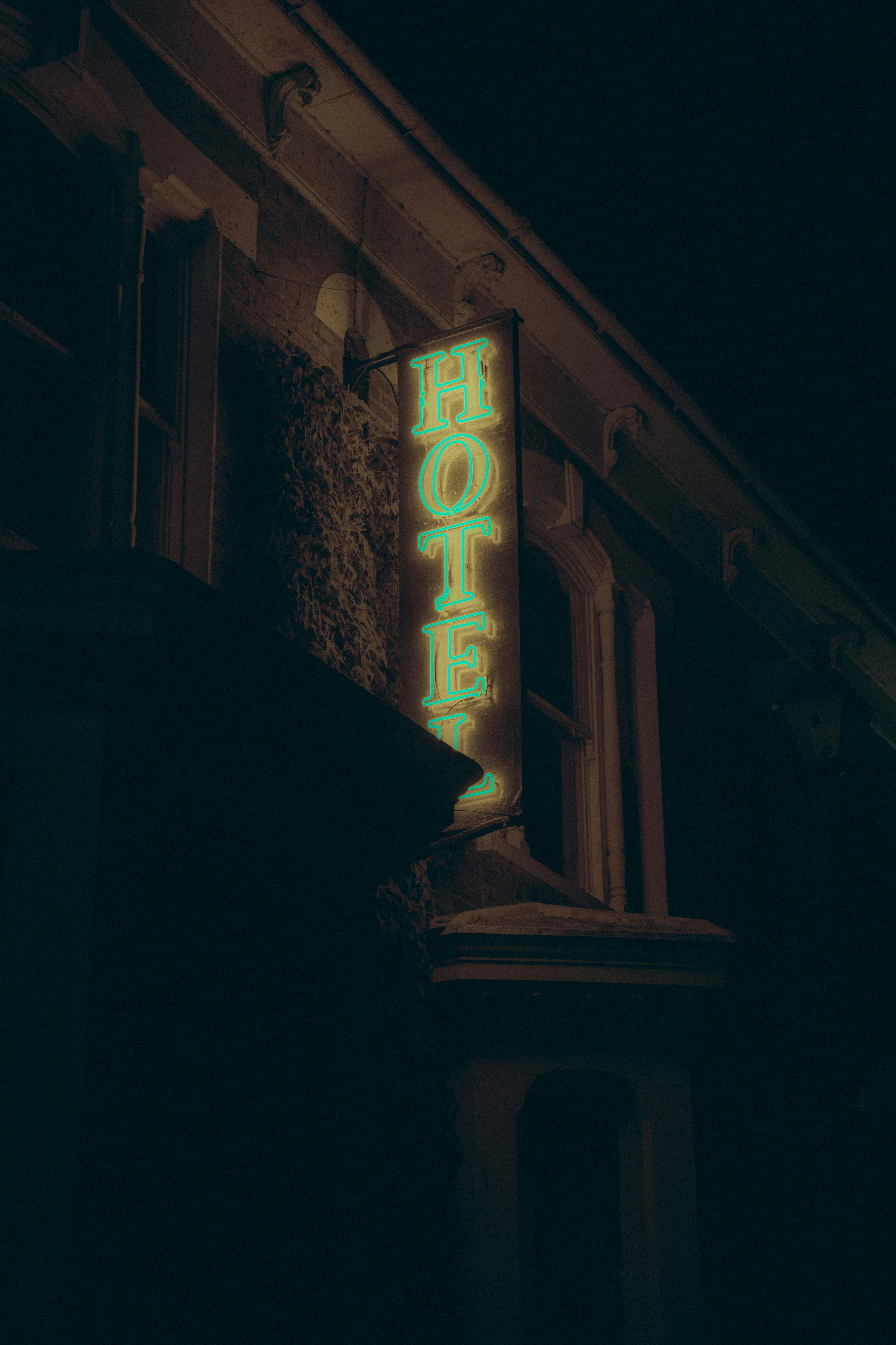 A neon sign on the side of a building photo – Free Neon Image on Unsplash