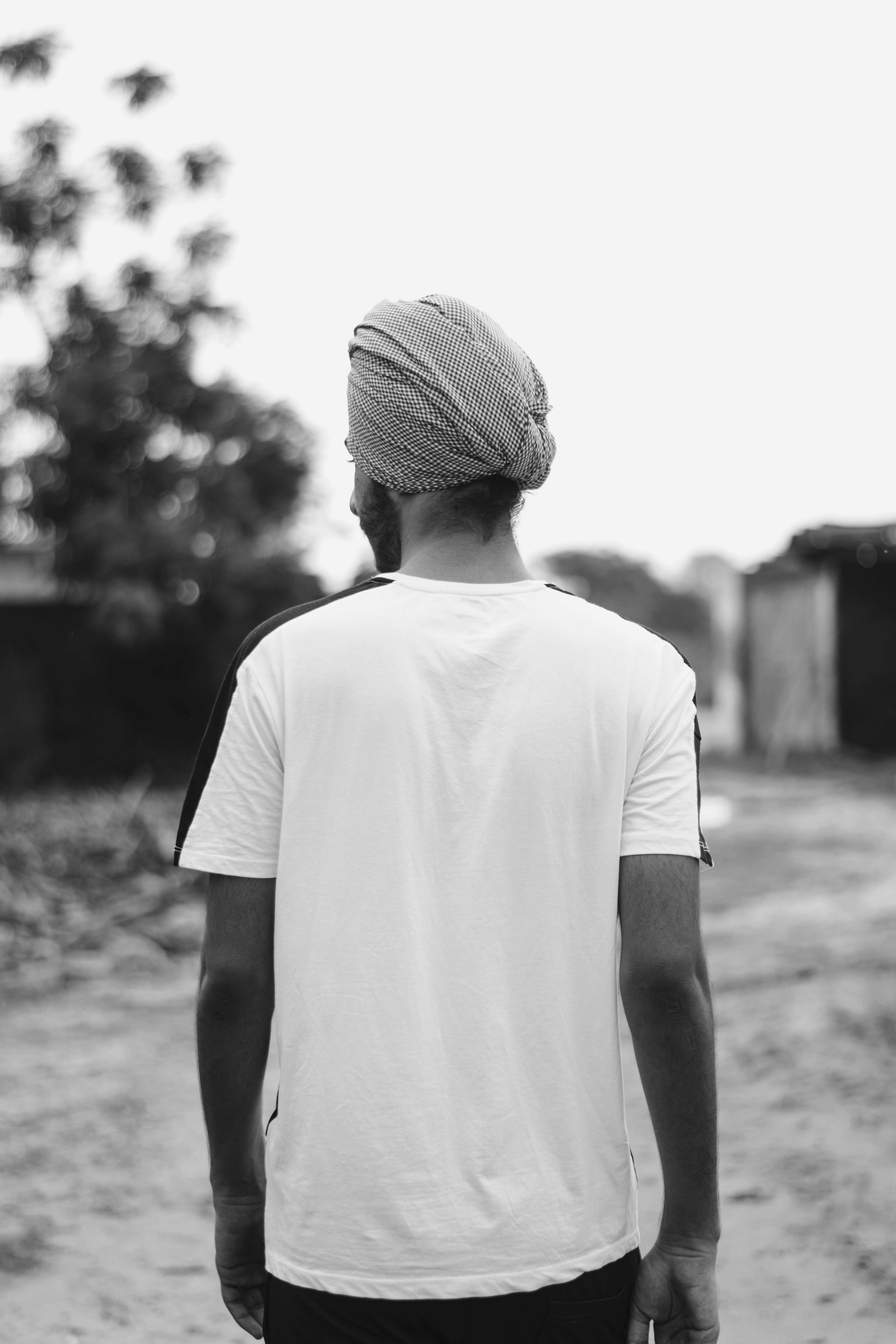 Man in white crew neck t-shirt and white knit cap photo – Free Sardar ...