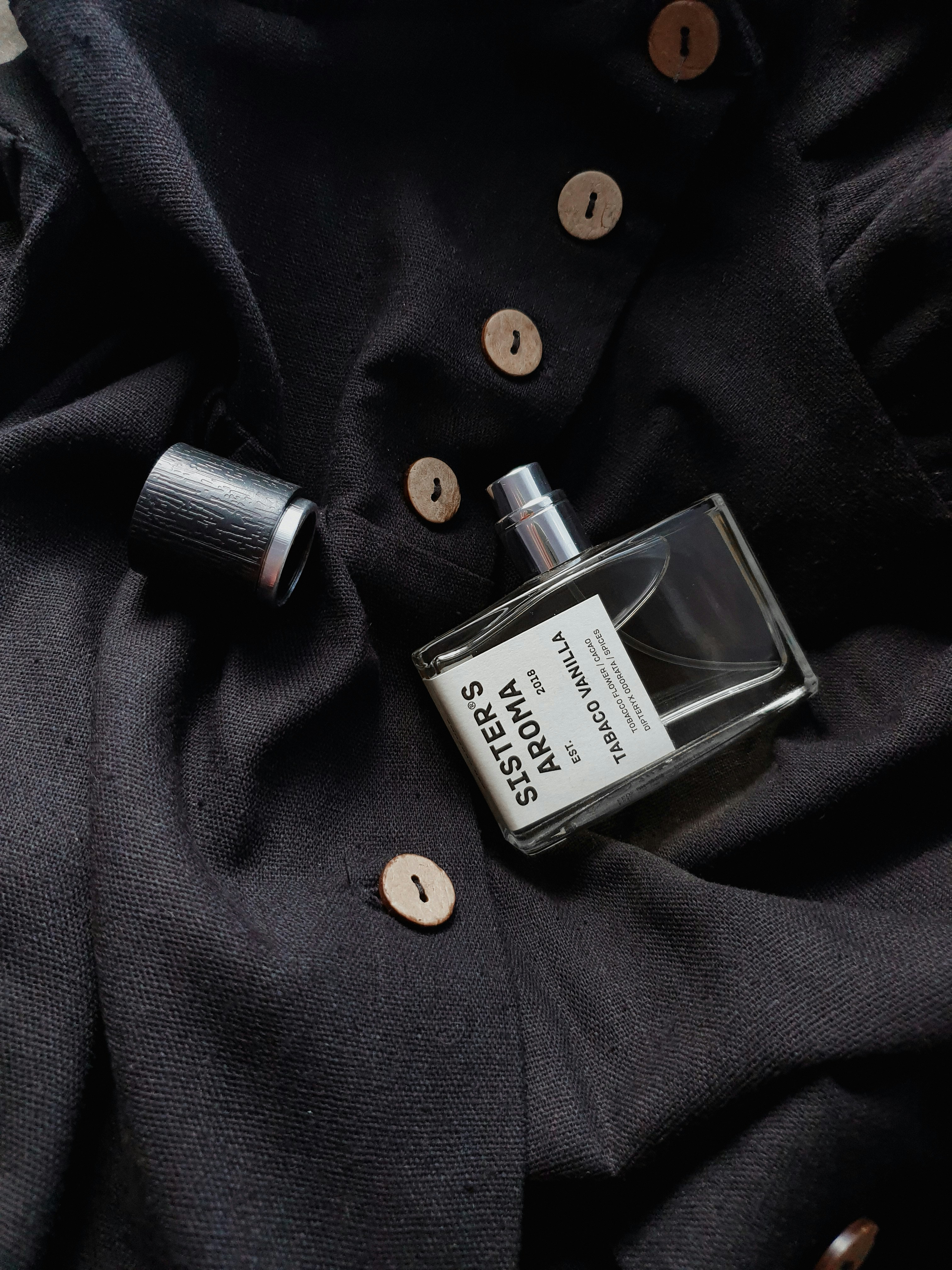Black Perfume Pictures | Download Free Images on Unsplash