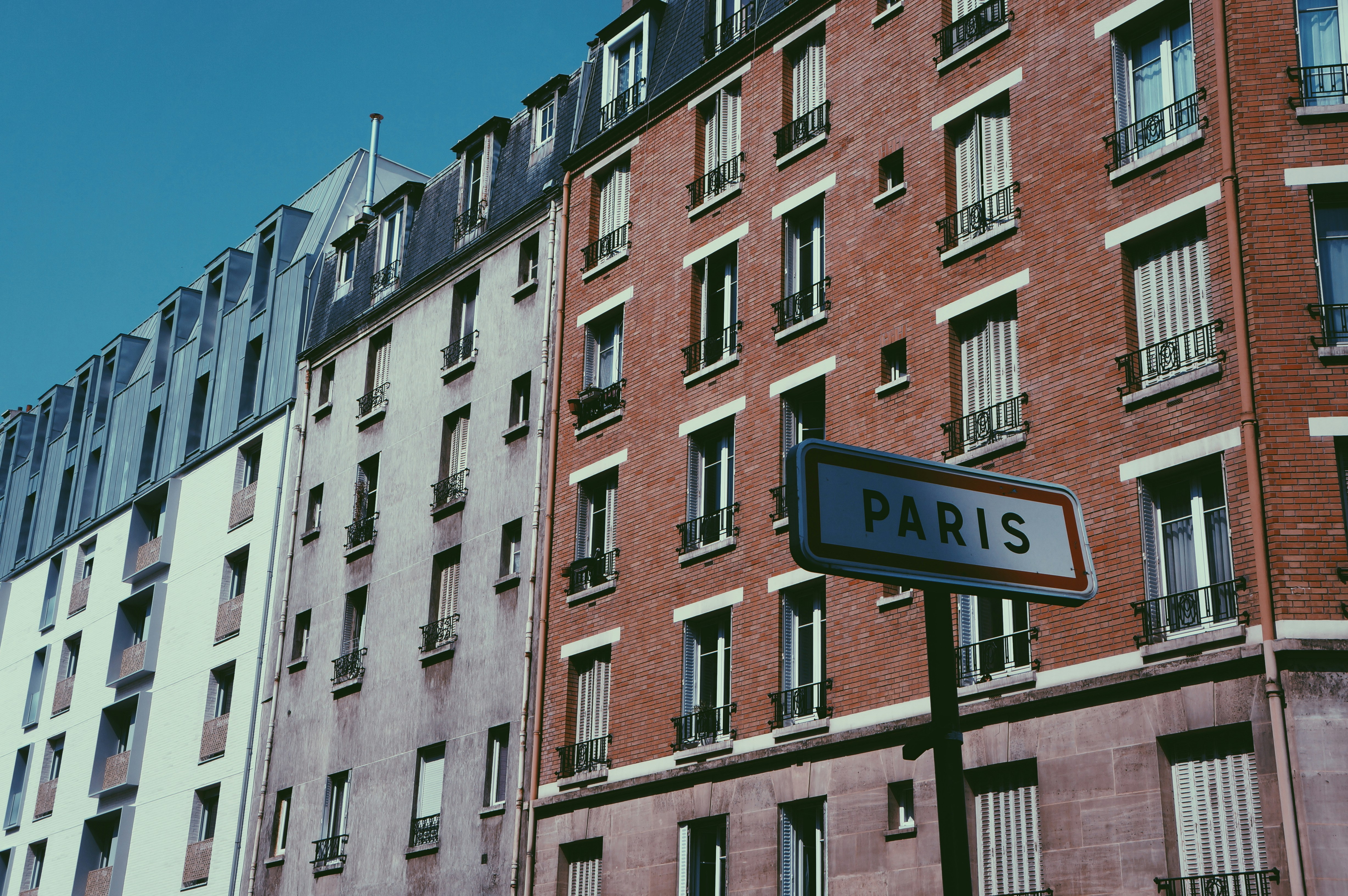A street sign in front of a row of buildings photo – Free Paris Image ...
