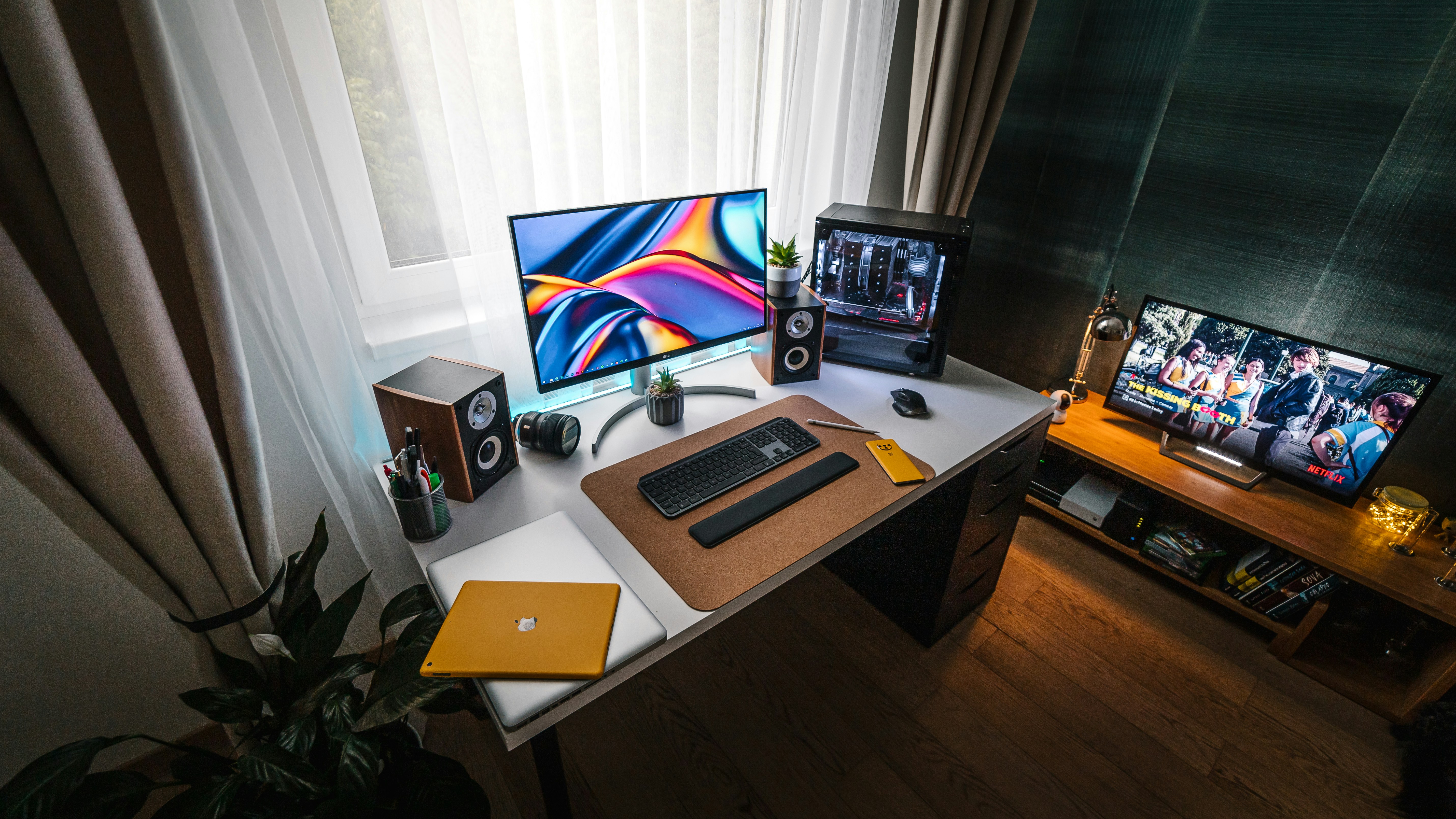 Workstation Pictures | Download Free Images on Unsplash