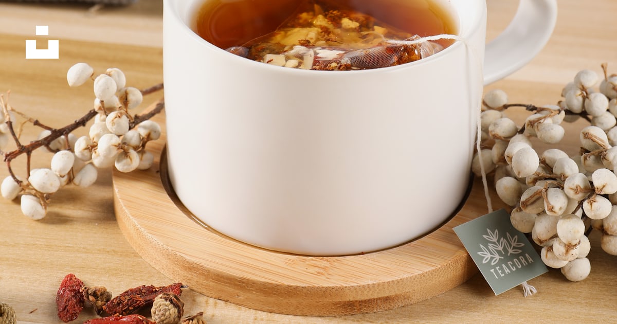 Tasse En Céramique Blanche Avec Liquide Brun à Lintérieur Photo