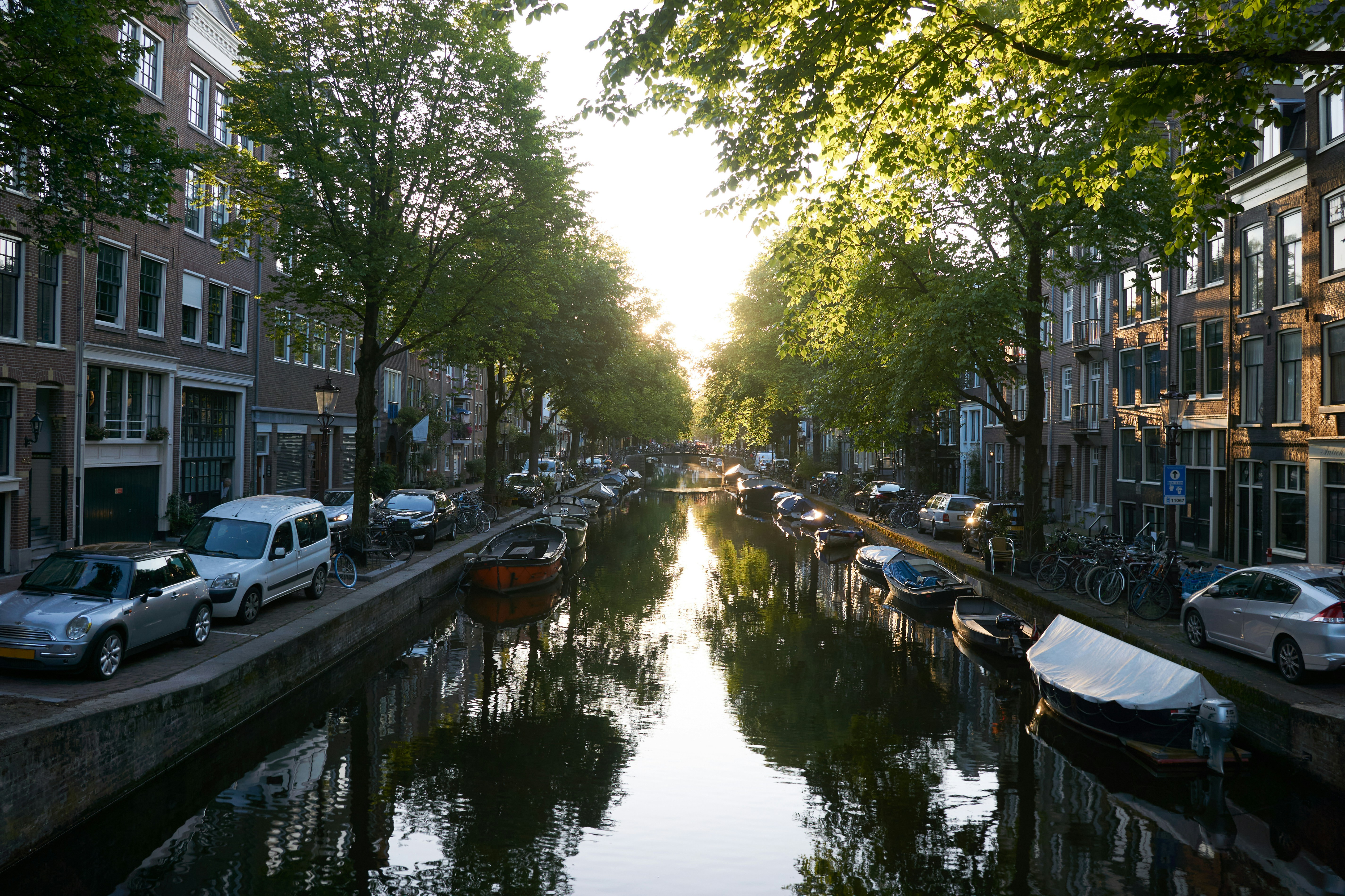 Early morning sunrise in a small Gracht in AmsterdamDavid Köhler