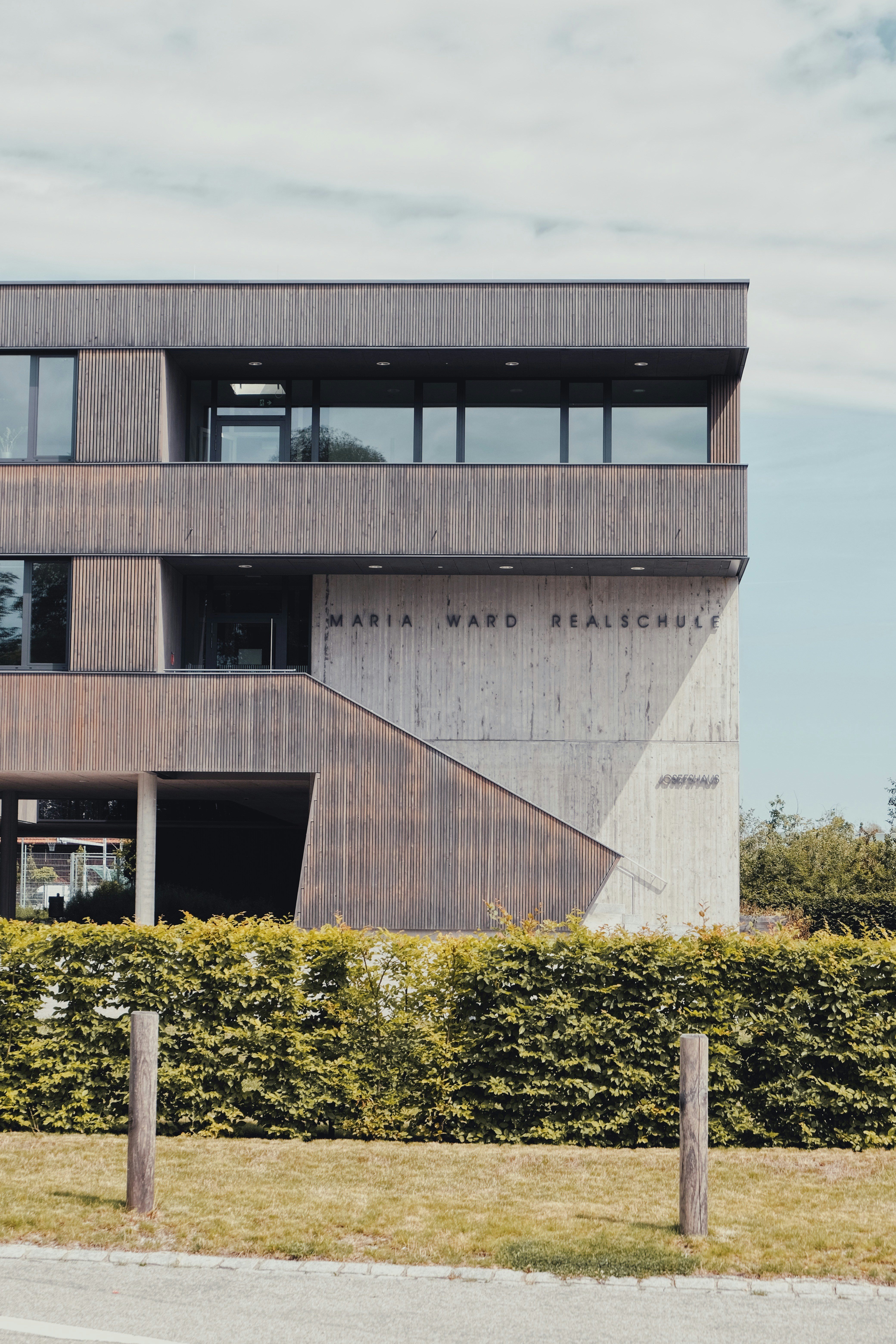 Layered Timber and Concrete: A Modern School Facade