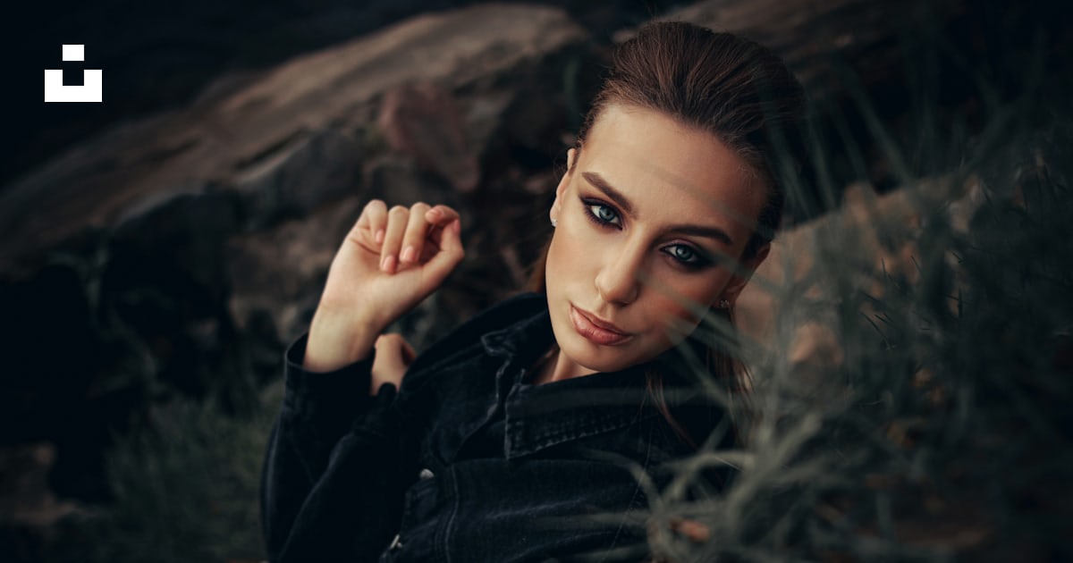 Foto Mujer Con Chaqueta De Cuero Negra Imagen Moscú Gratis En Unsplash