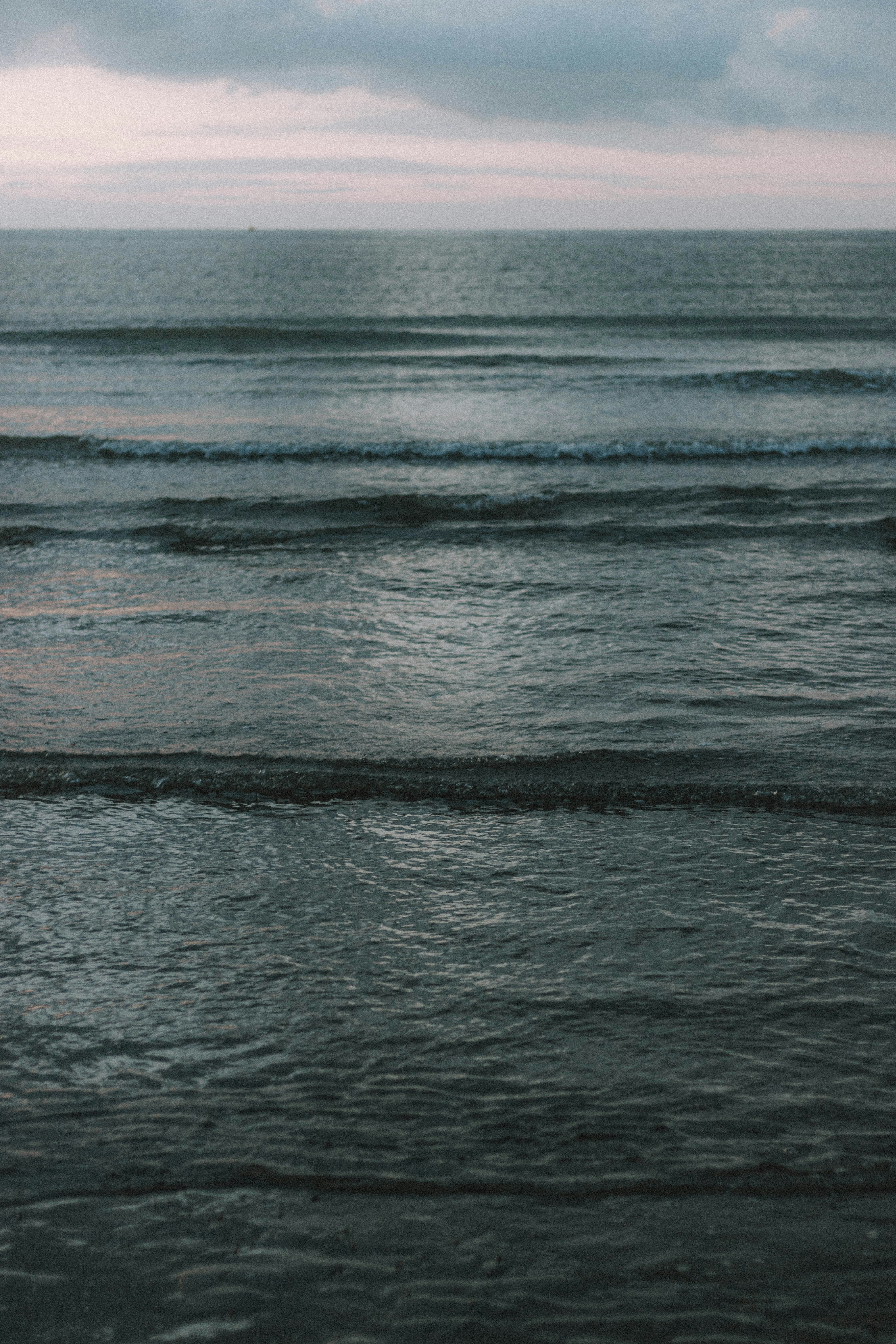 Ocean waves during day time photo – Free Grey Image on Unsplash