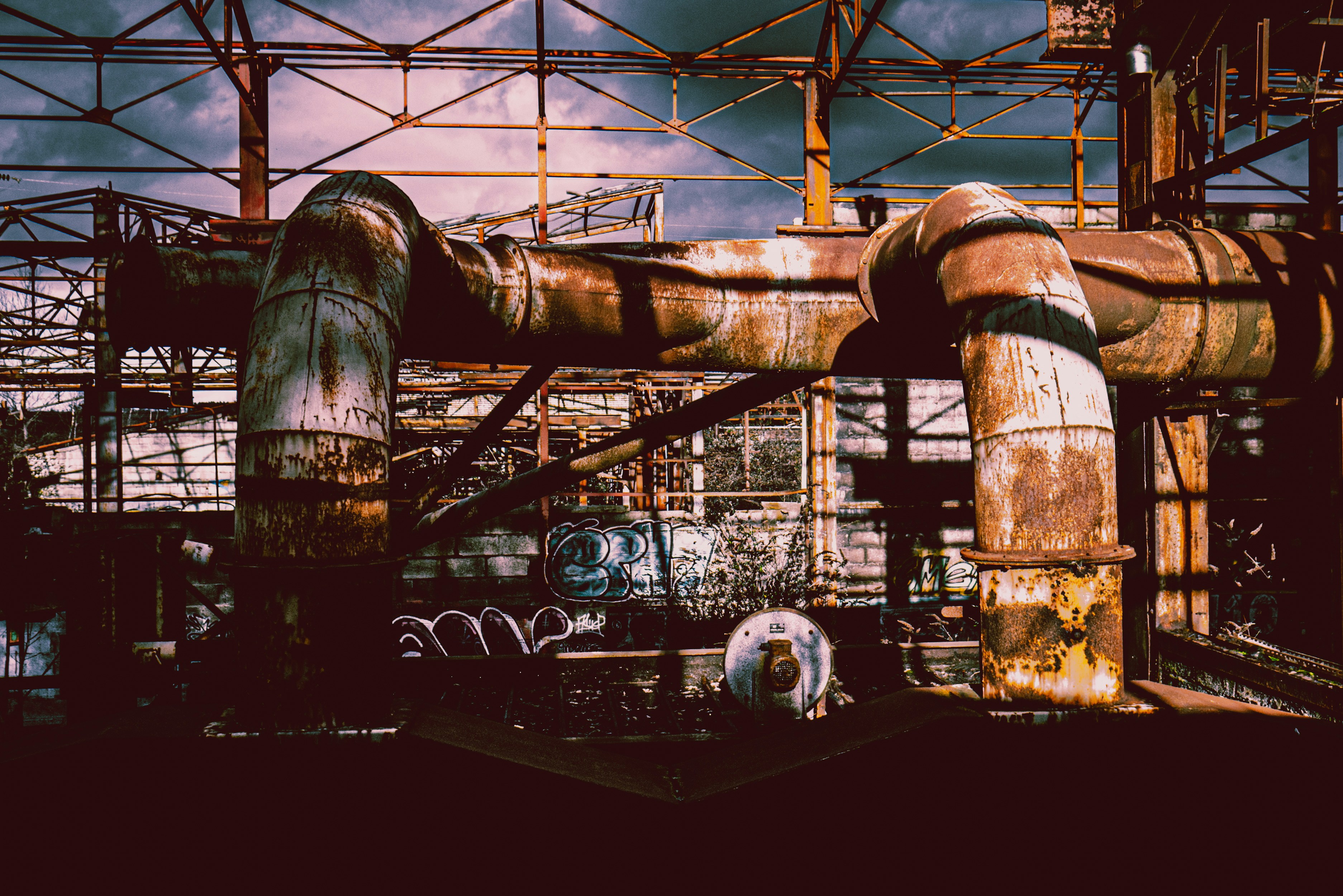 brown and black metal tank