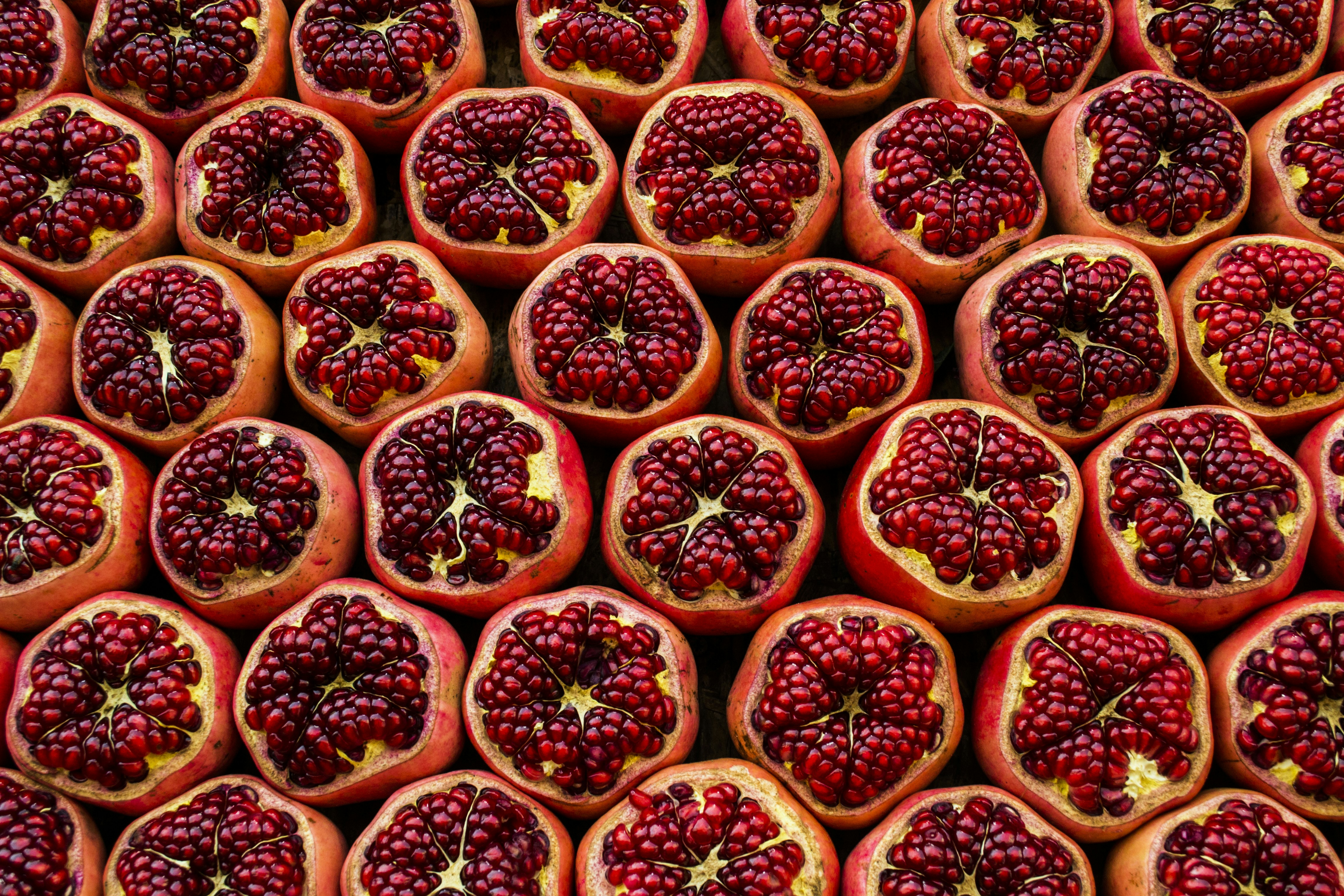 Lot de fruits rouges et jaunes photo – Photo Texture Gratuite sur Unsplash