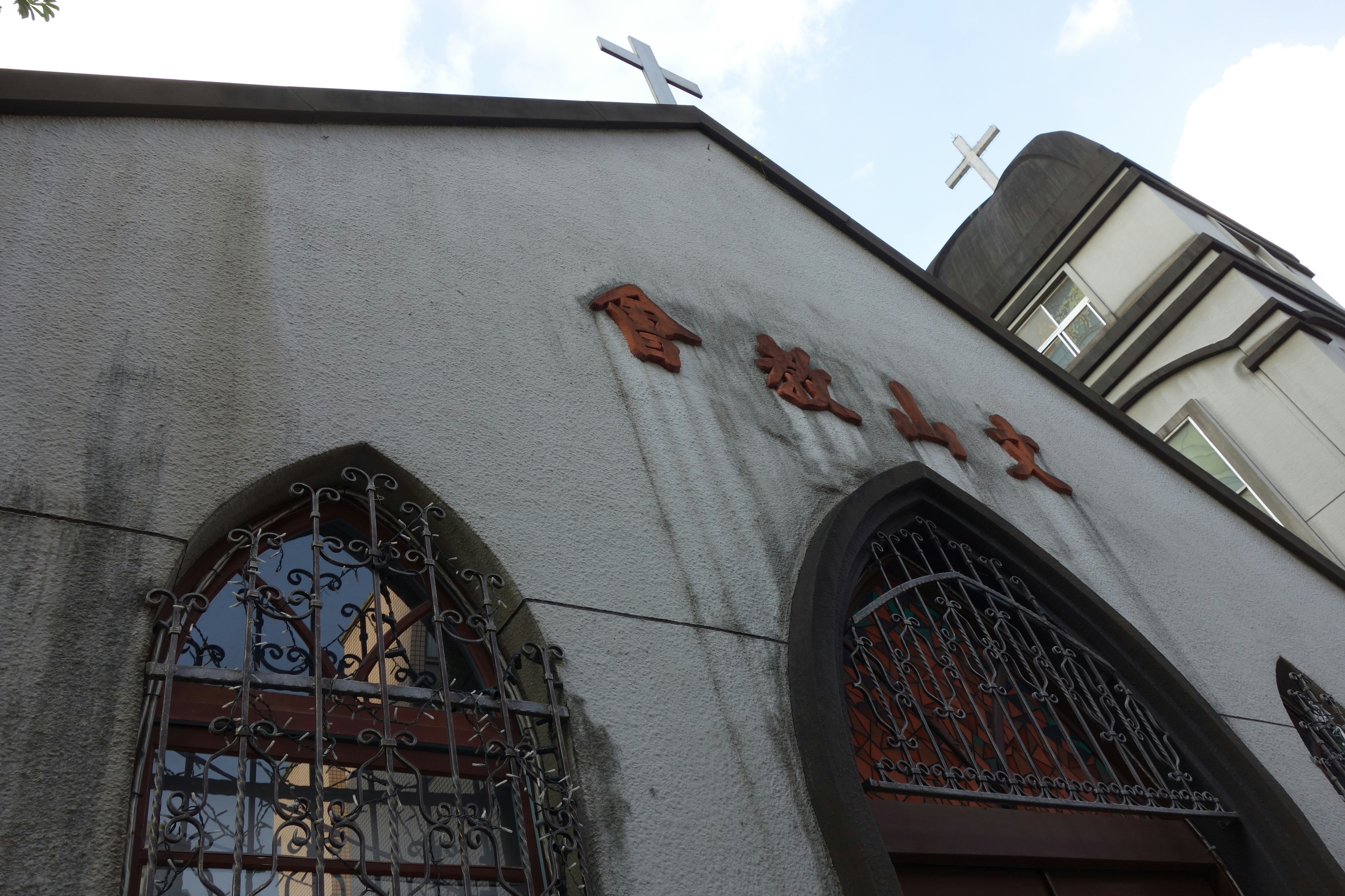 Black metal window frame on white concrete building photo – Free Grey ...