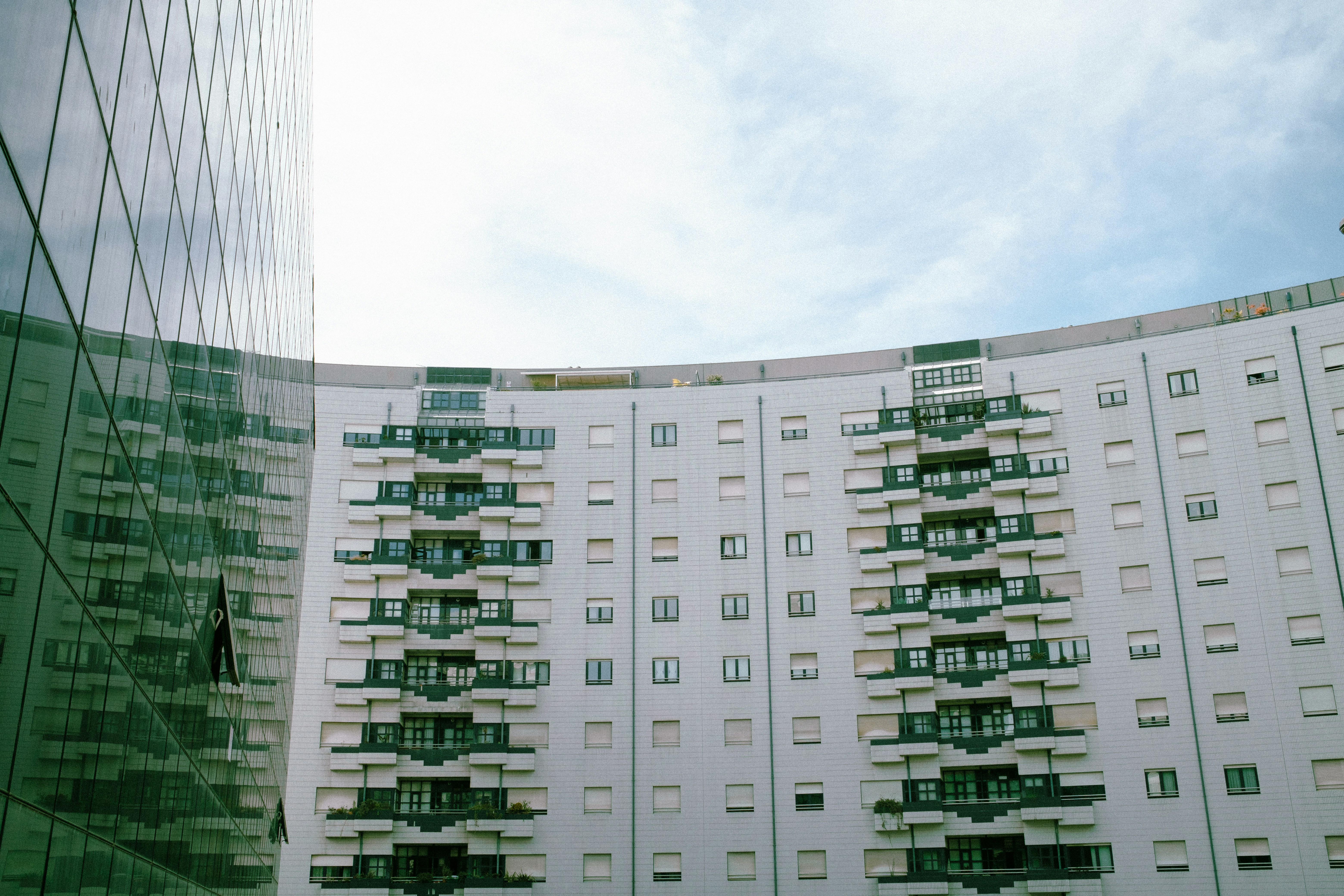 Rigid Geometry: A Facade Quartet Framed by Glass