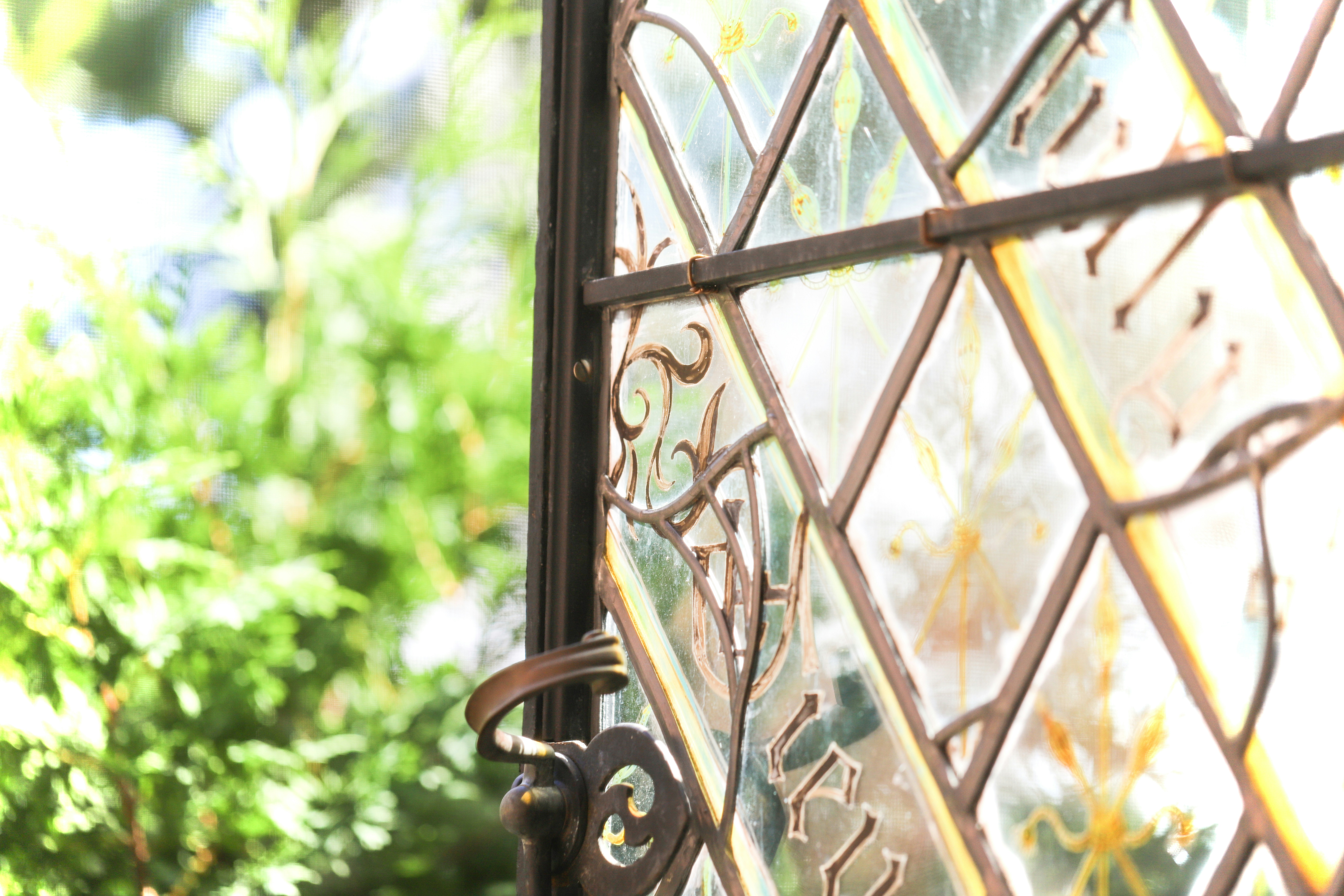 Black metal frame glass window photo – Free Art Image on Unsplash