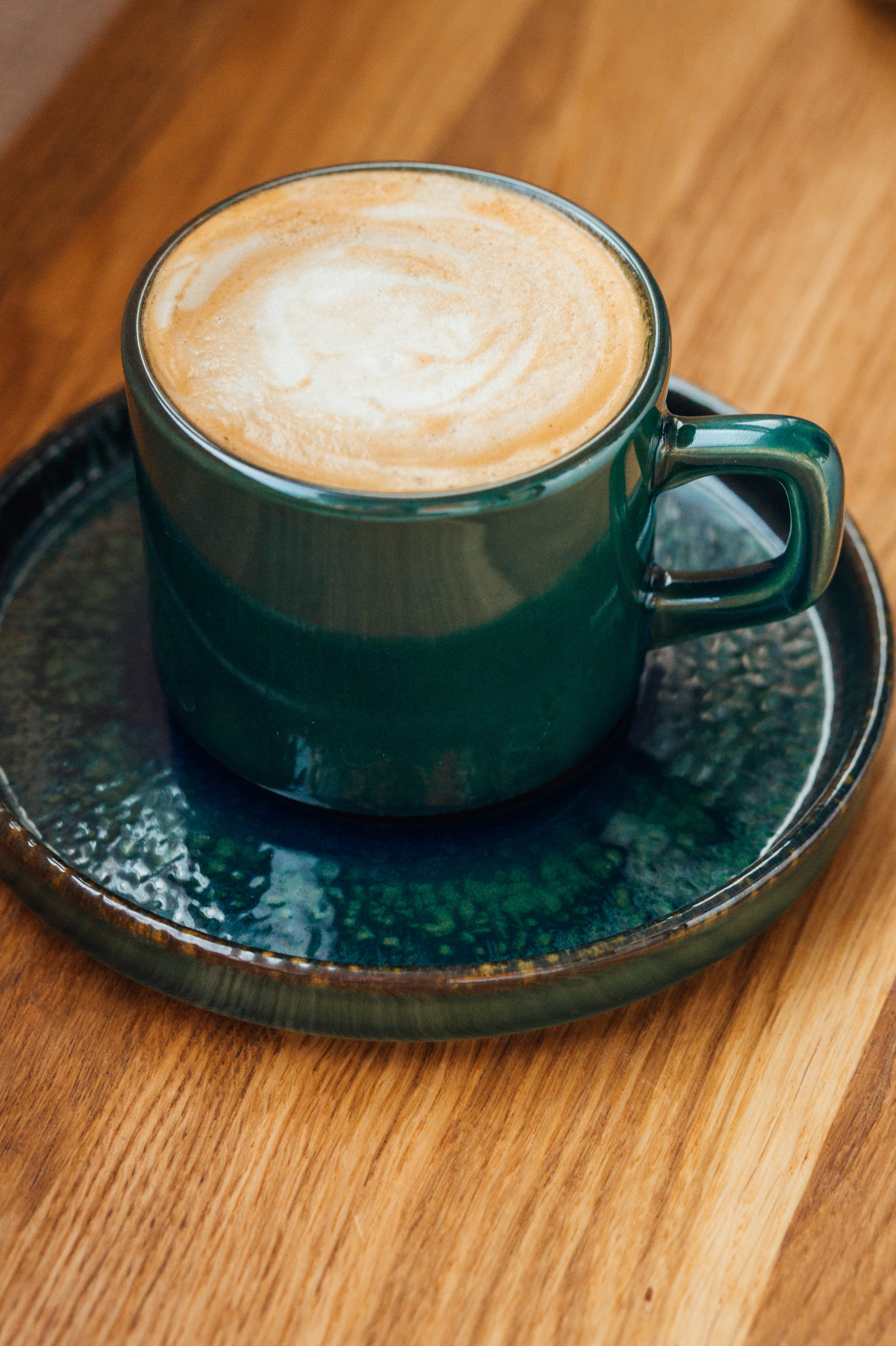 Brown ceramic mug on black round saucer photo – Free Coffee cup Image ...