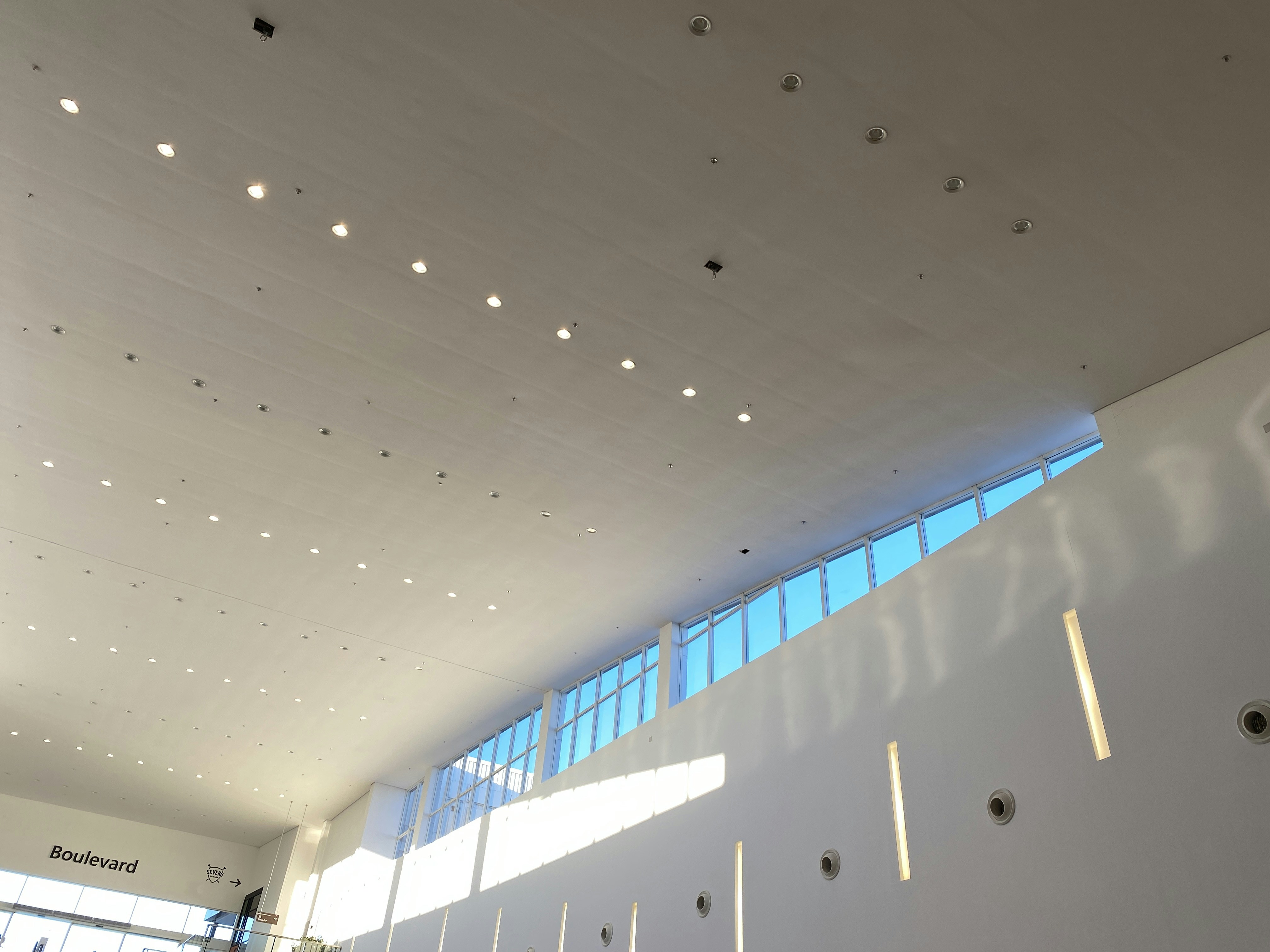 White ceiling with white ceiling photo – Free Lighting Image on Unsplash