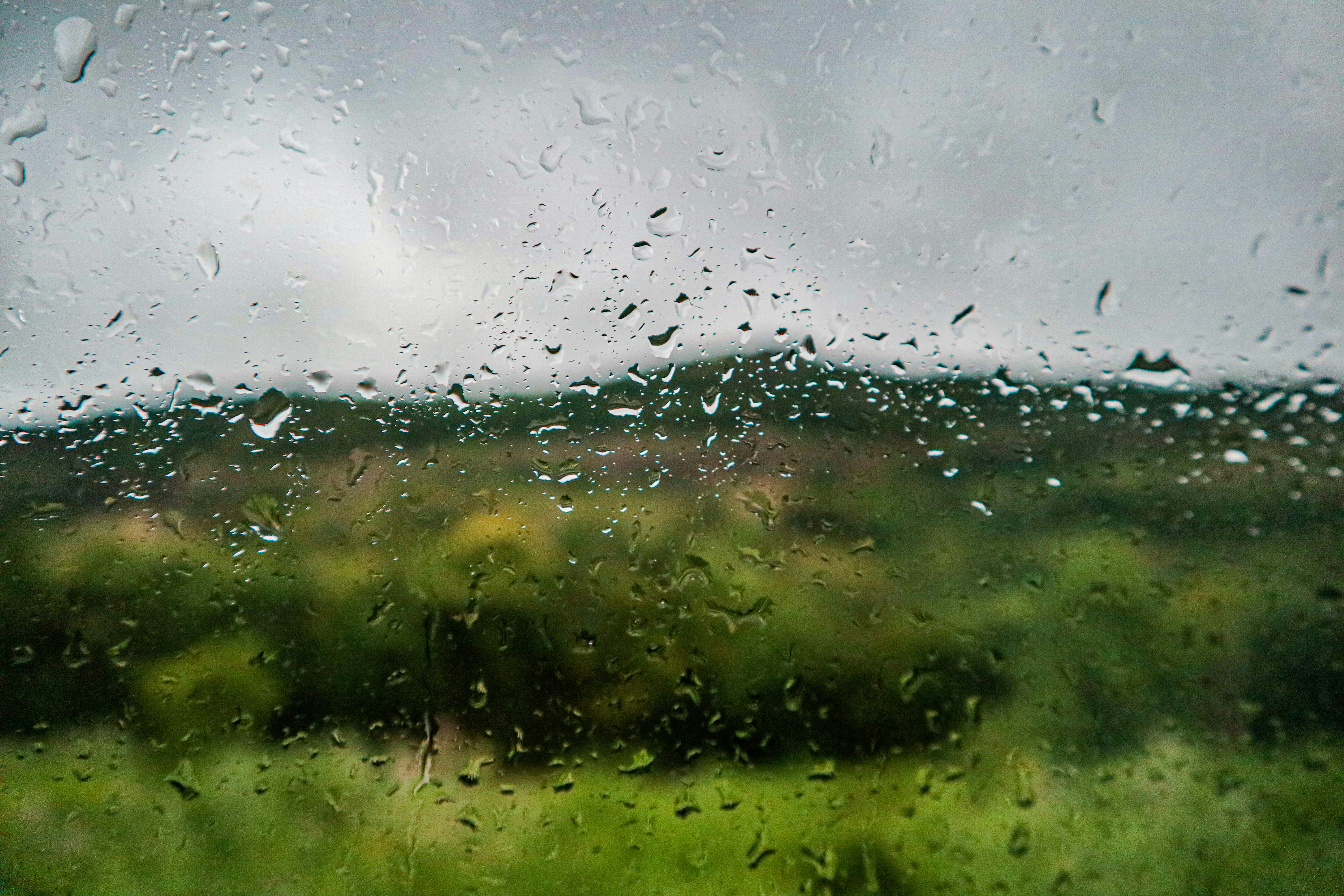 water droplets on glass during daytime
