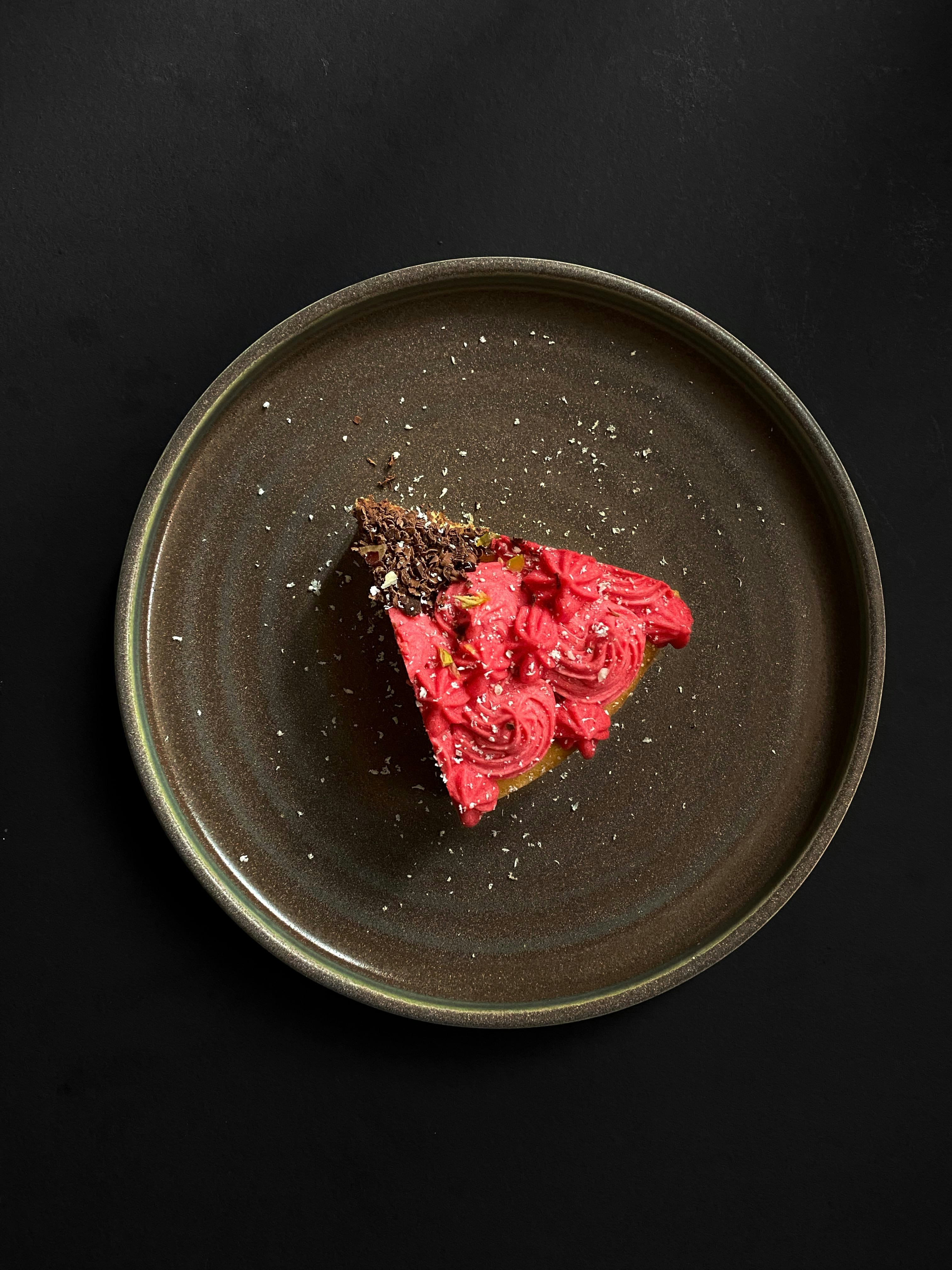 Red powder on stainless steel round plate photo – Free Food and drink ...