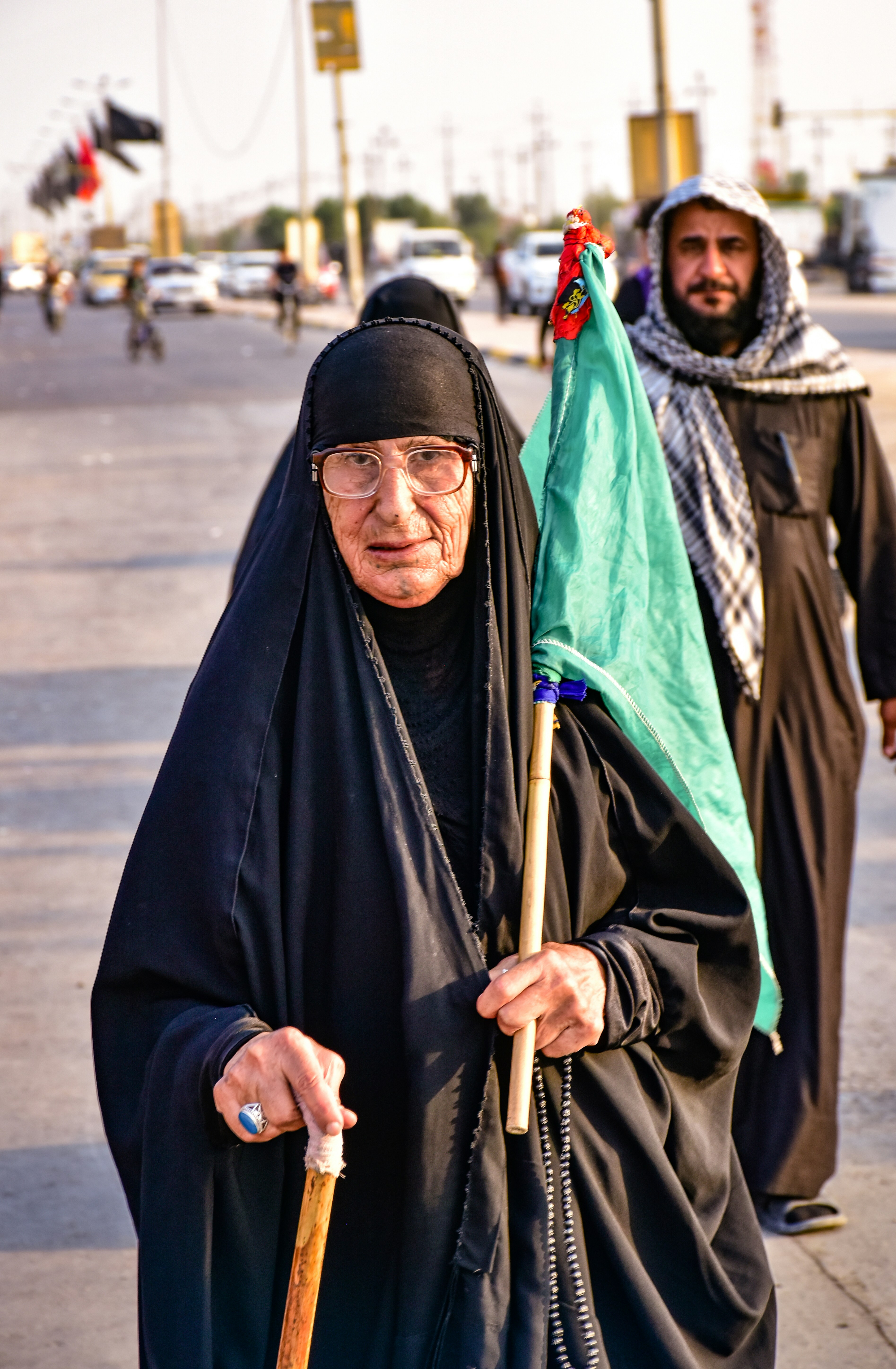 Woman in black hijab holding stick photo – Free Haram Image on Unsplash