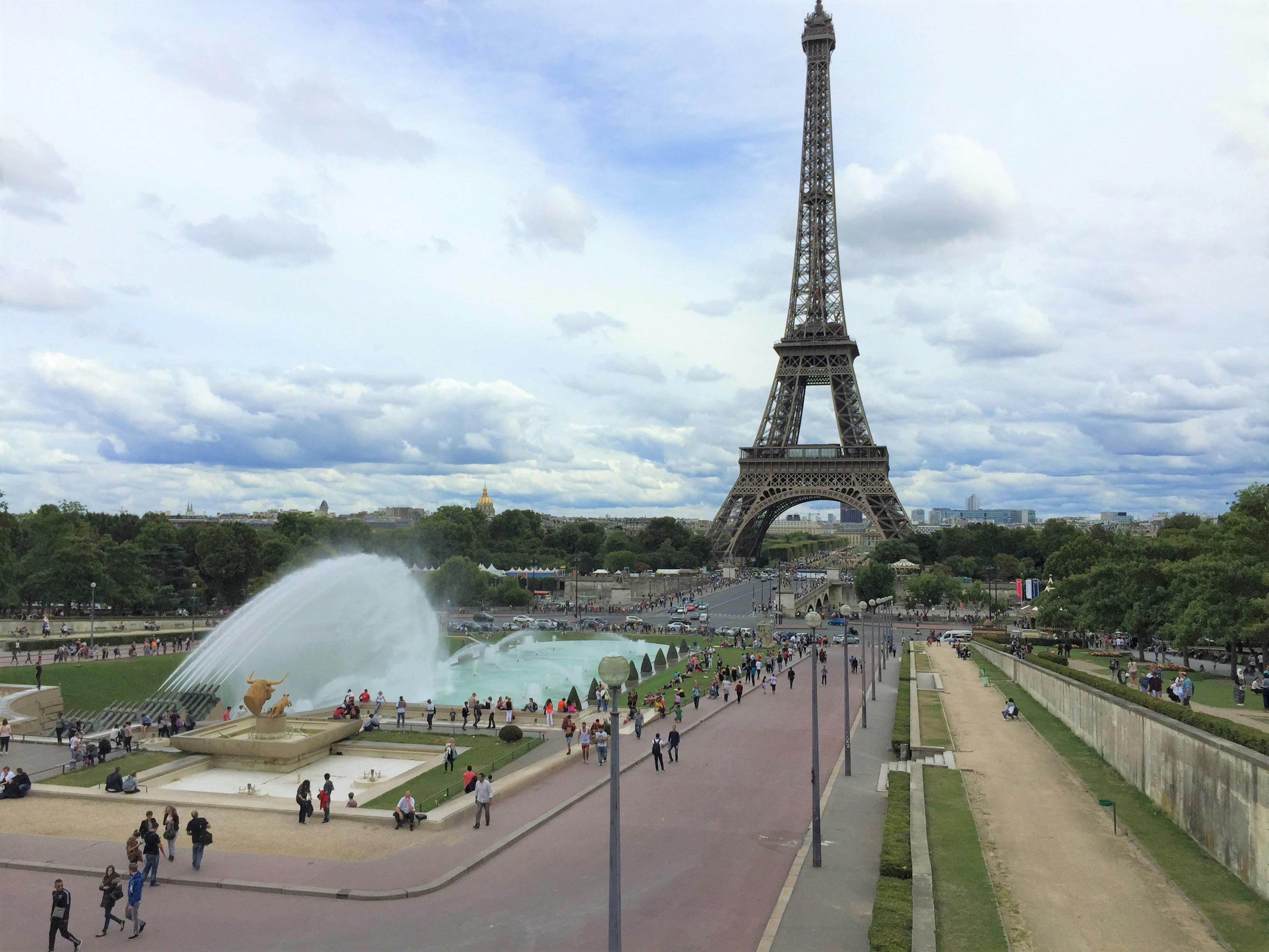 Eiffel Tower from the Trocadéro Gardens: Fountain, People, and a Cloudy Sky
