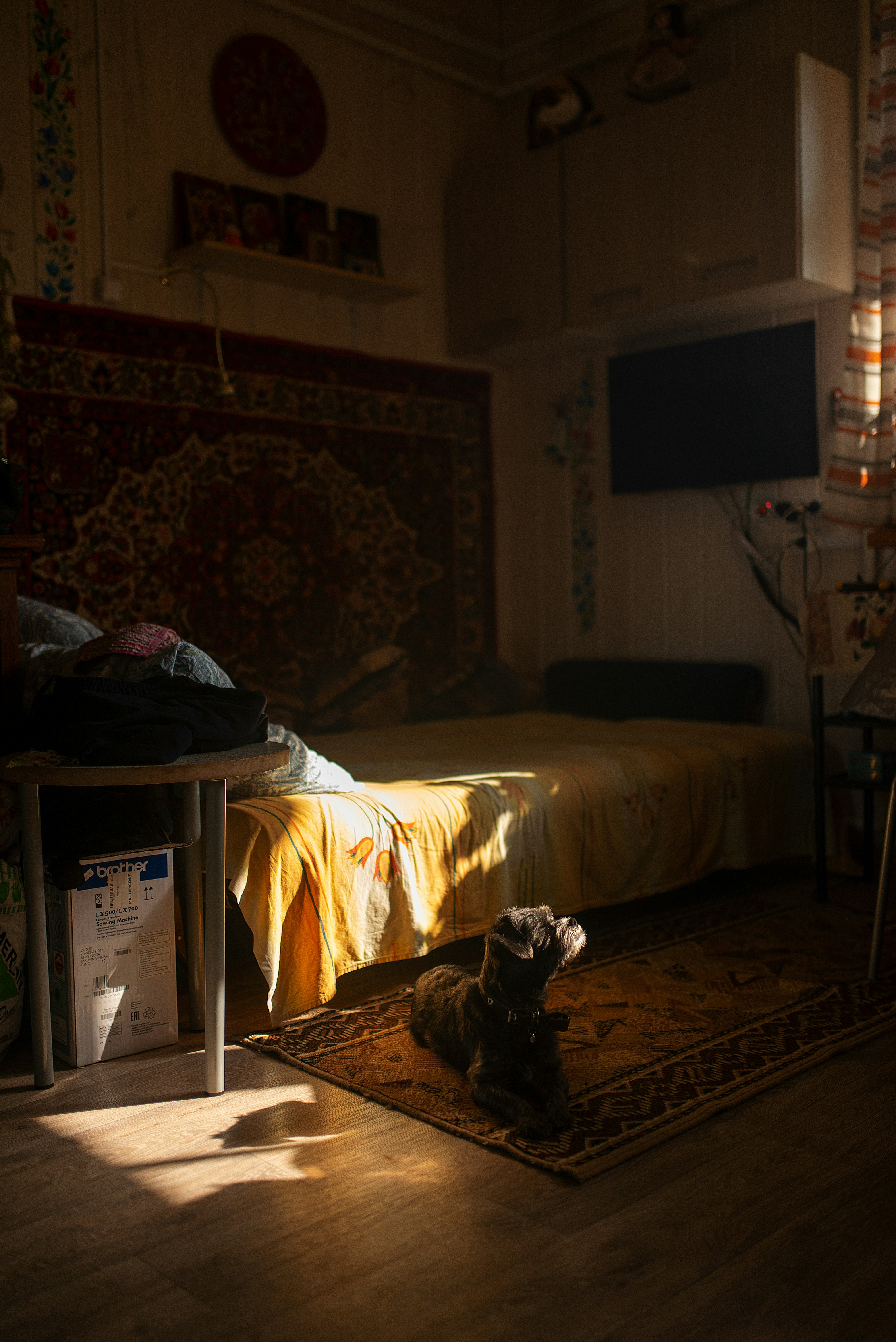 Black flat screen tv turned off photo – Free Room Image on Unsplash