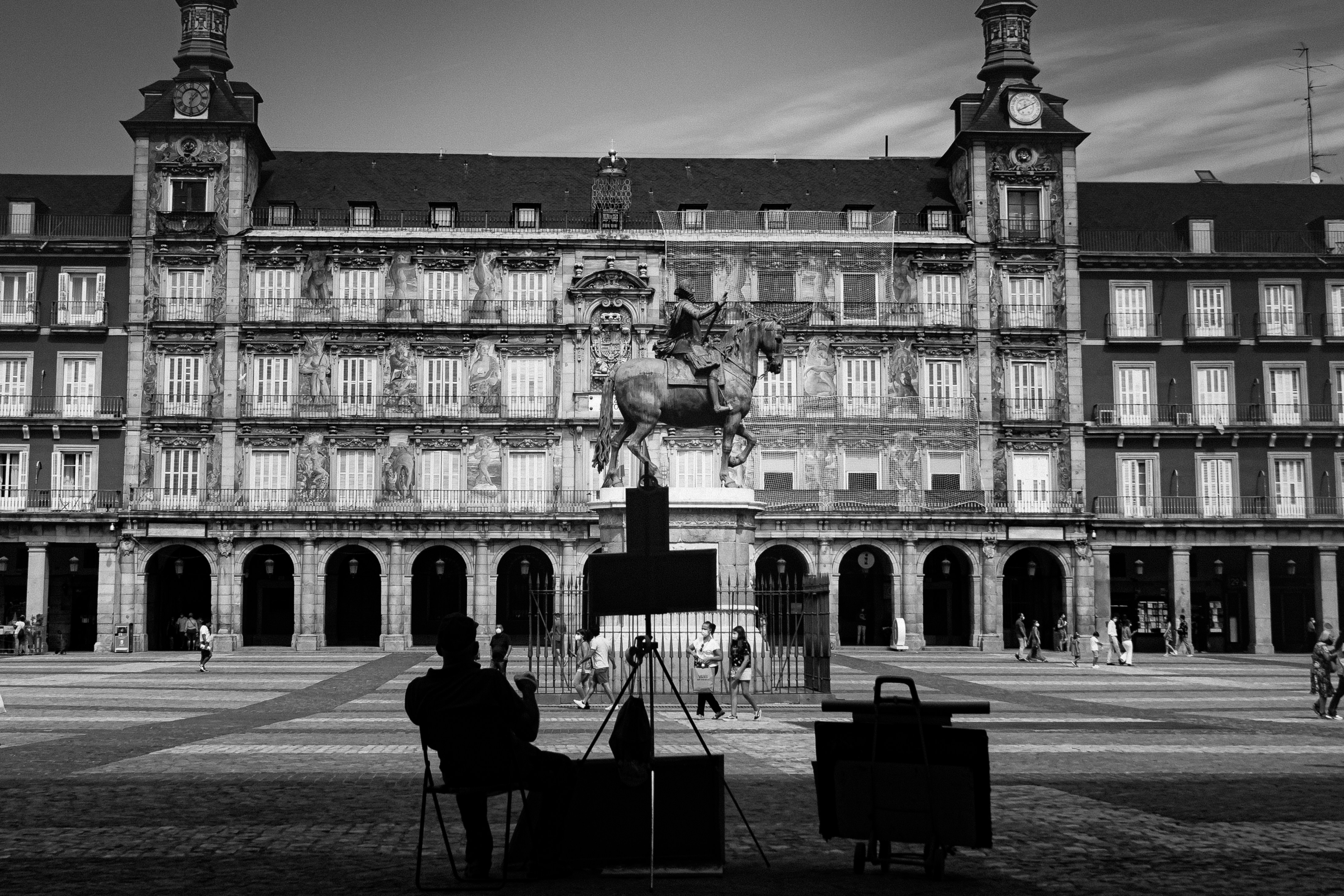 Centerpiece on a Pedestal: The Equine Statue in a Quiet Plaza
