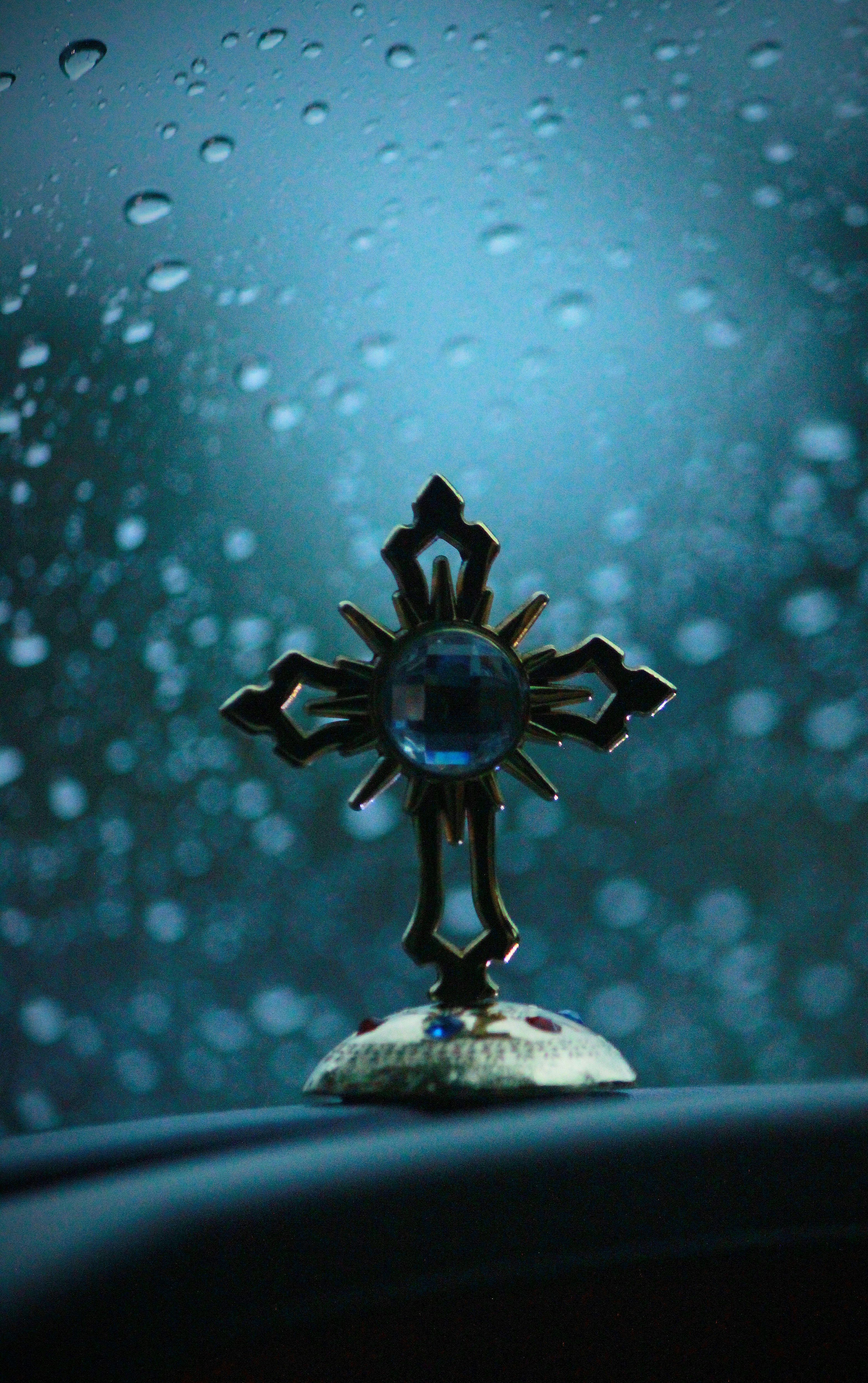 blue and silver round ornament