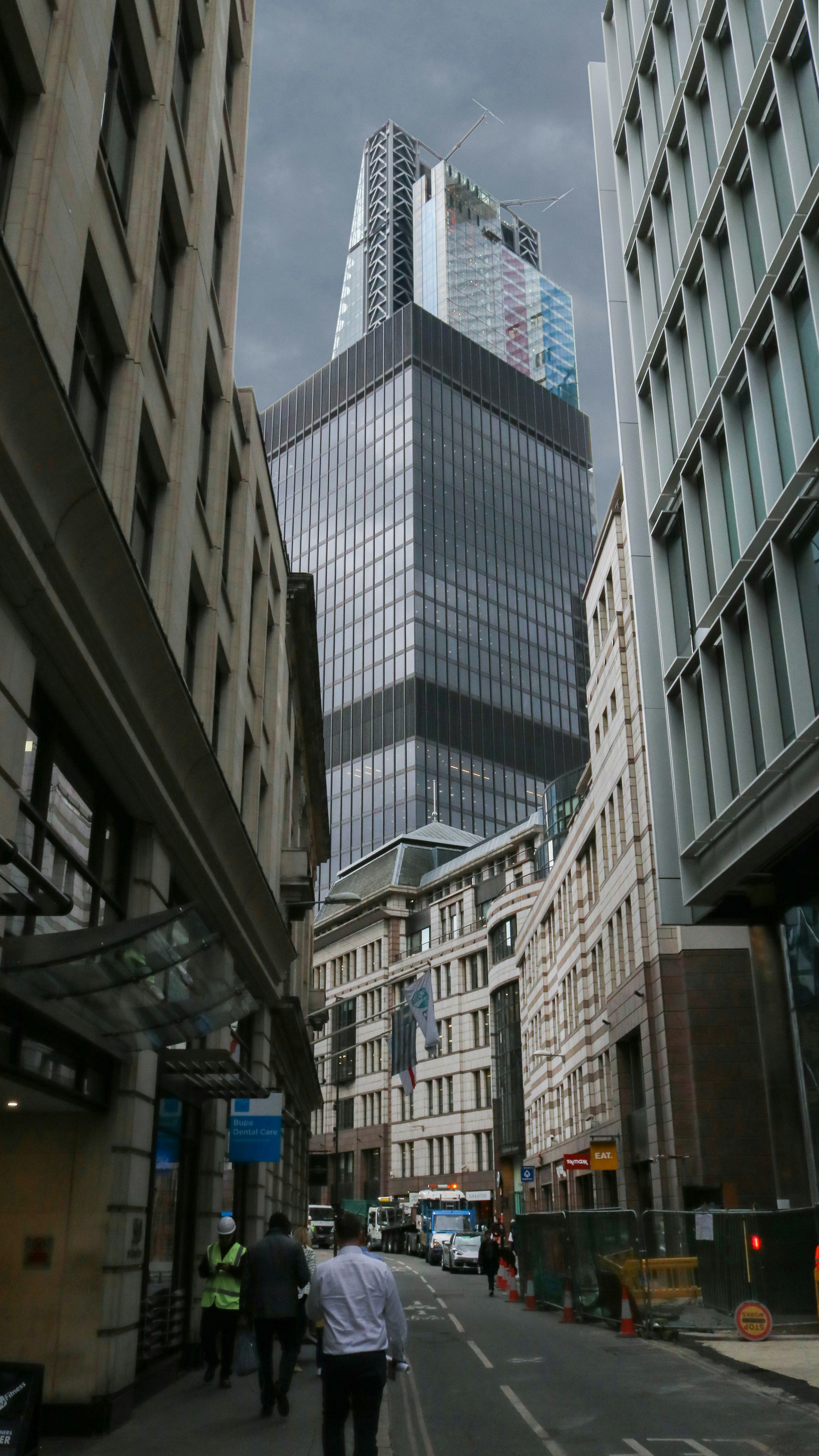 Skyscaper Pictures | Download Free Images on Unsplash