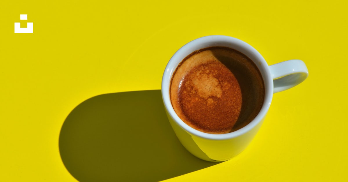 Tasse En Céramique Blanche Avec Liquide Brun Photo Image Gratuite De