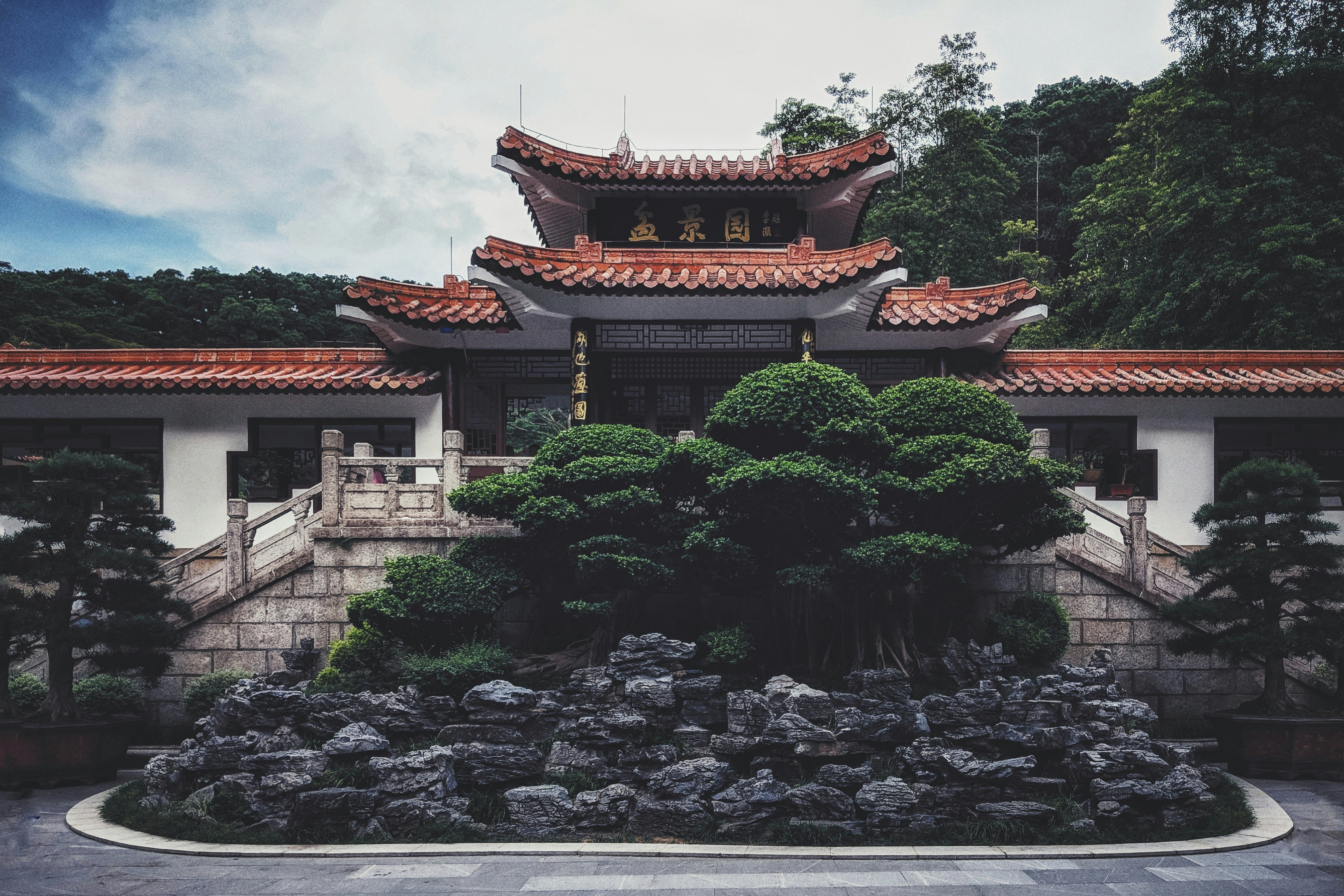 Symmetry Under Red Roofs: A Temple Courtyard in Quiet Geometry