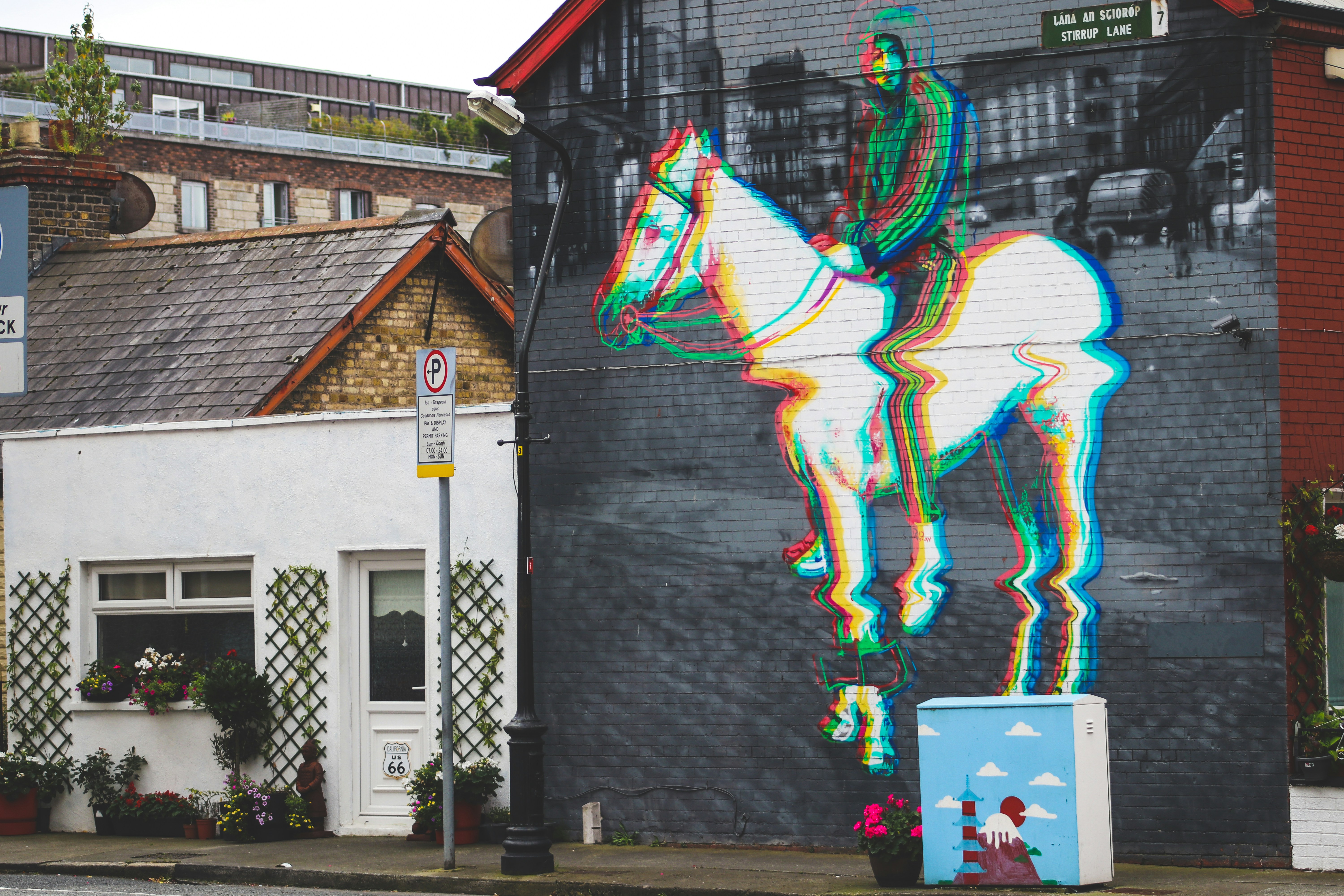 Neon Horse in the Alley: A Static Street Scene with a Psychedelic Projection