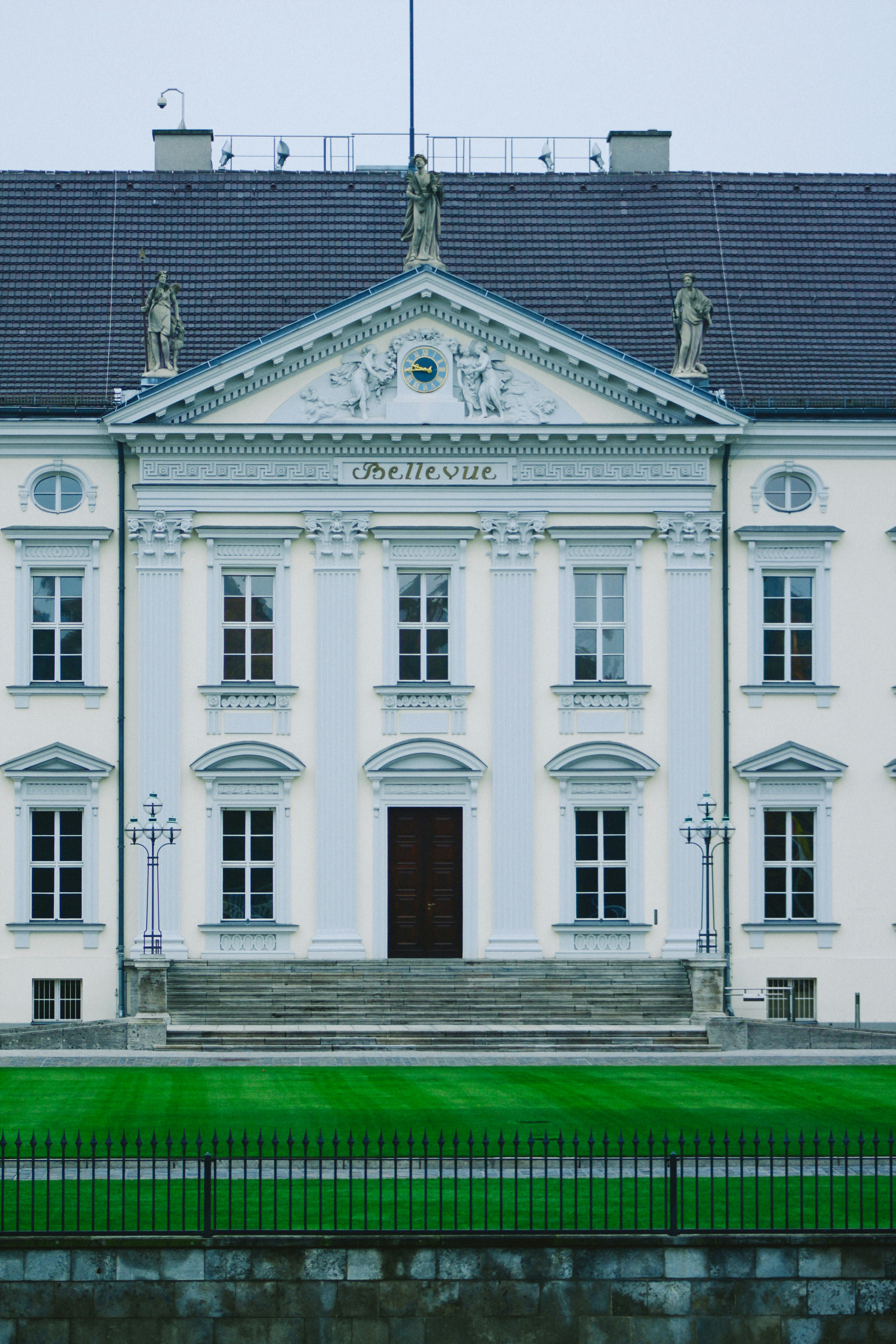 Bellevue’s Neoclassical Portal: Central Doorway Beneath a Sculpted Pediment