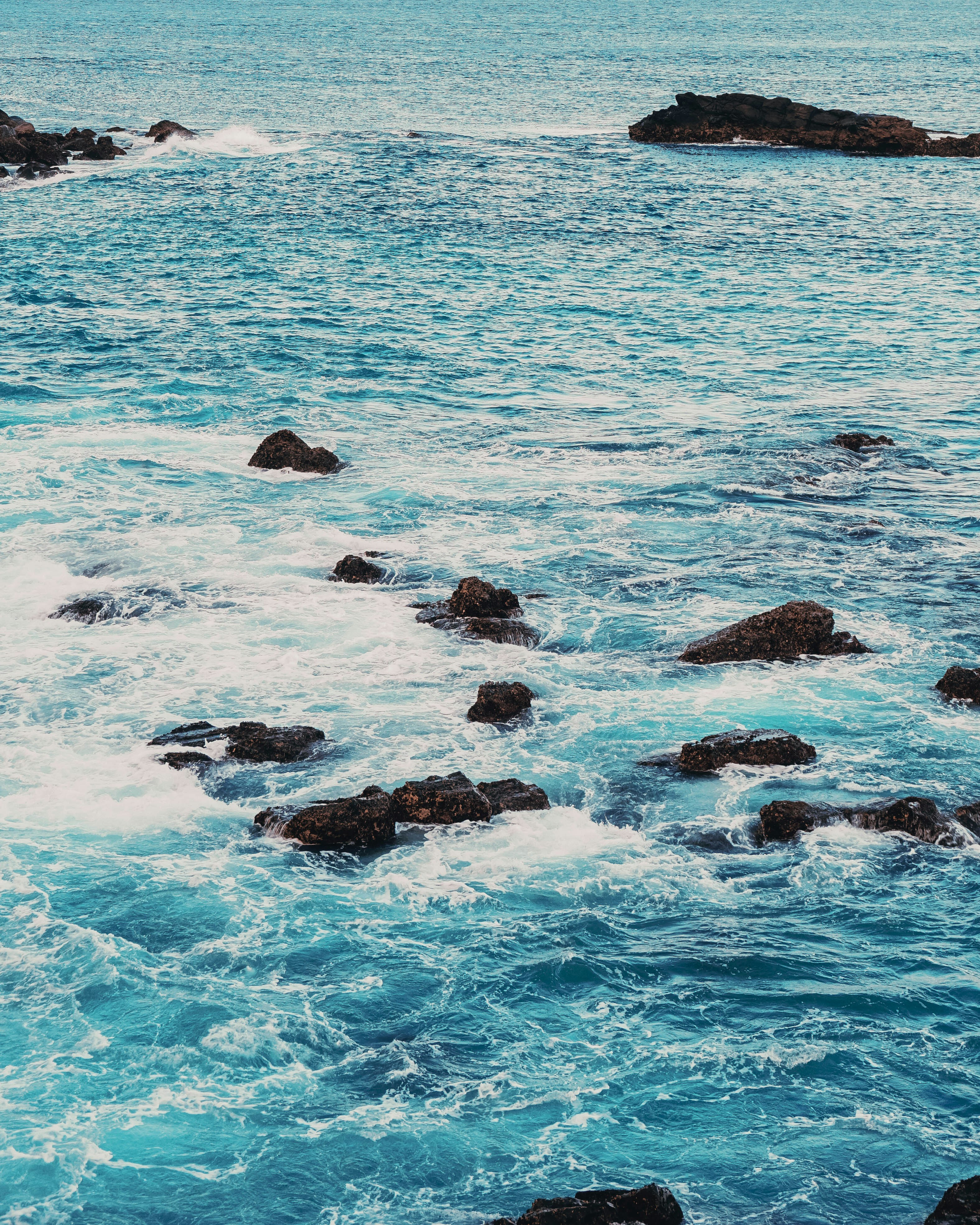 Turquoise Surge and Jagged Rocks: A Quiet Coastal Portrait