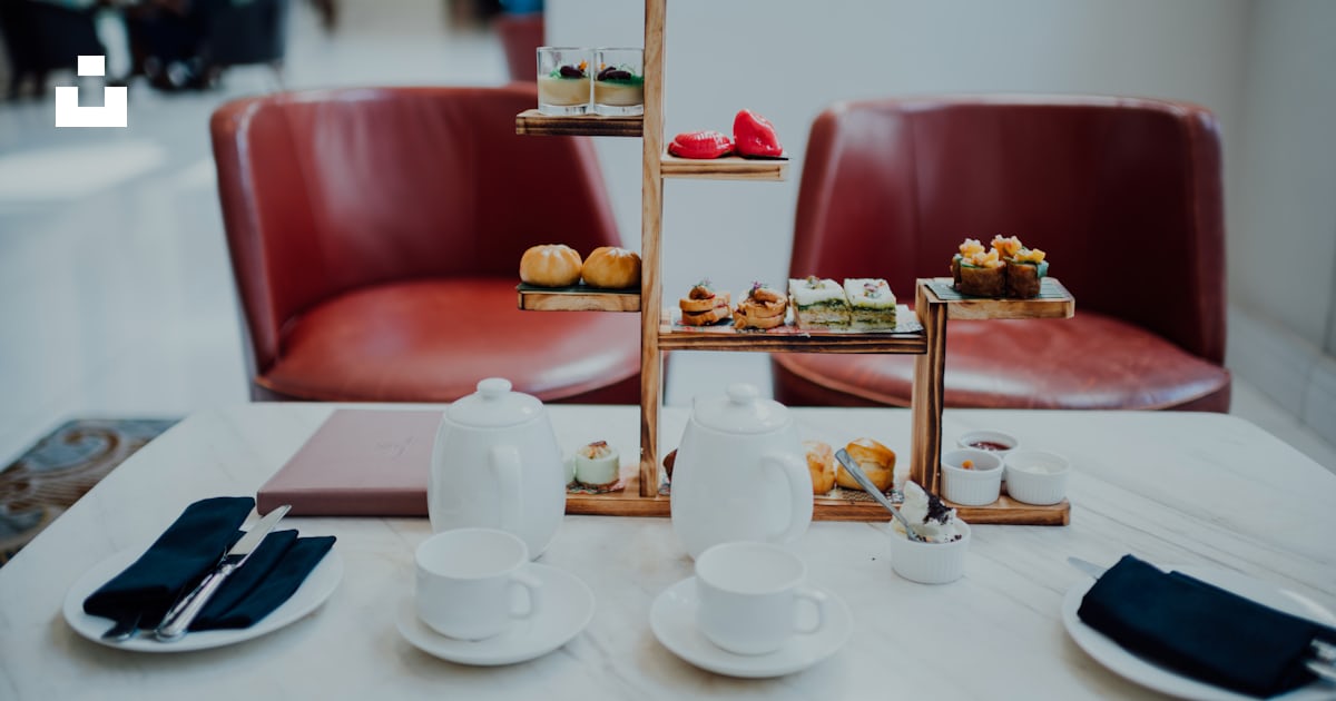 Tasse à Thé En Céramique Blanche Sur Soucoupe En Céramique Blanche