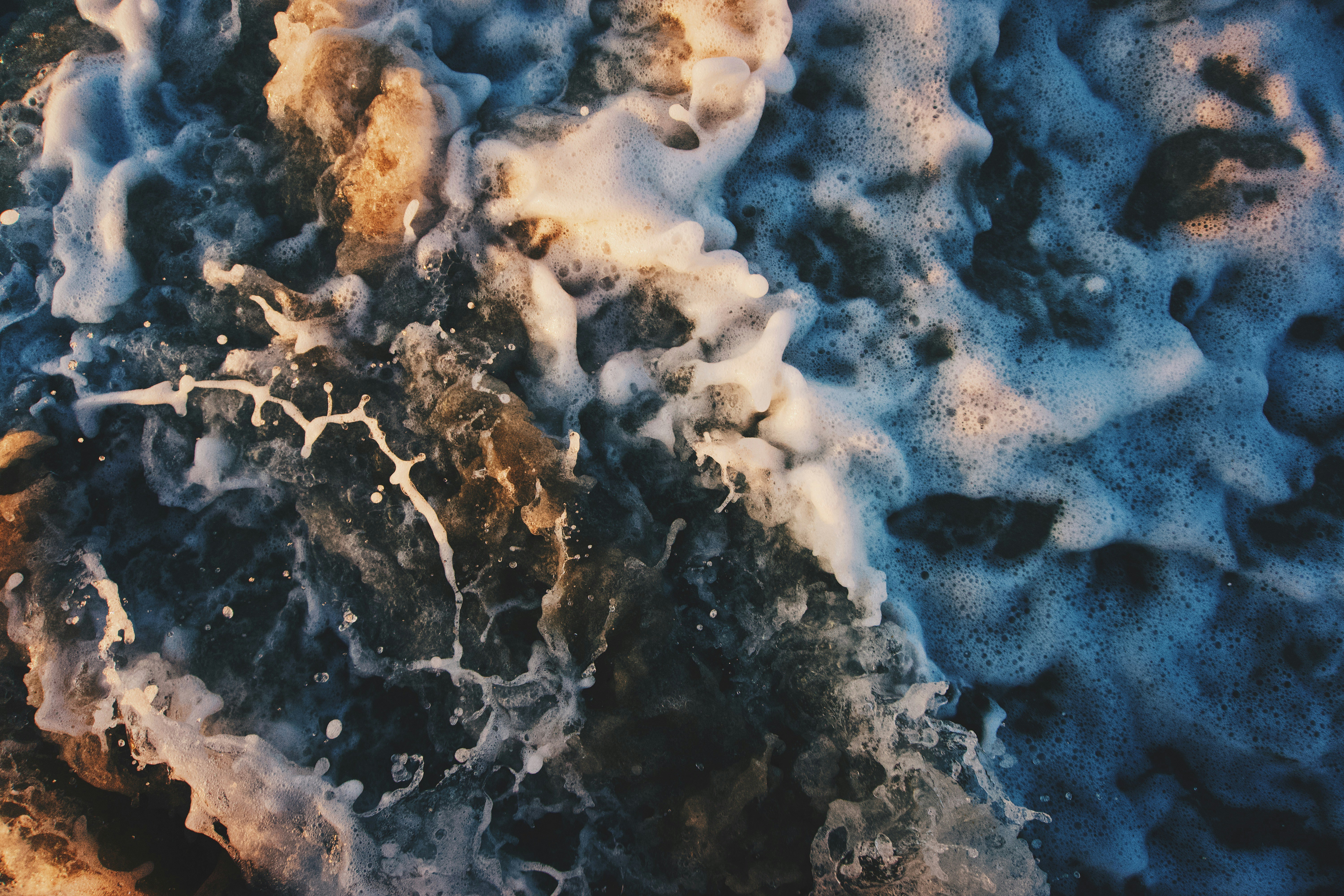 Foto Olas oceánicas blancas y azules – Imagen Playa Cryder gratis en ...