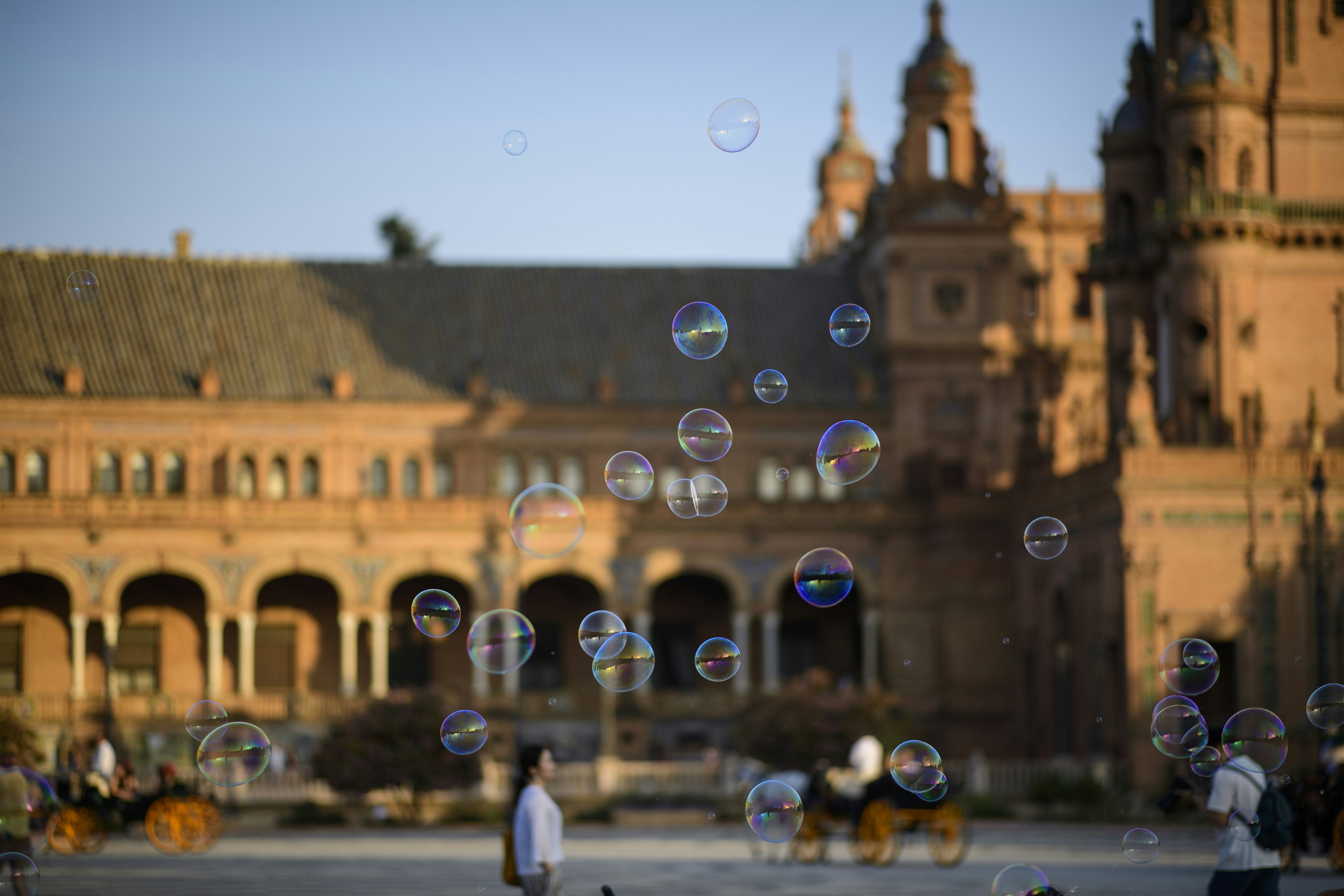 Burbujas de agua en el aire durante el día foto – Imagen de 西班牙 ...