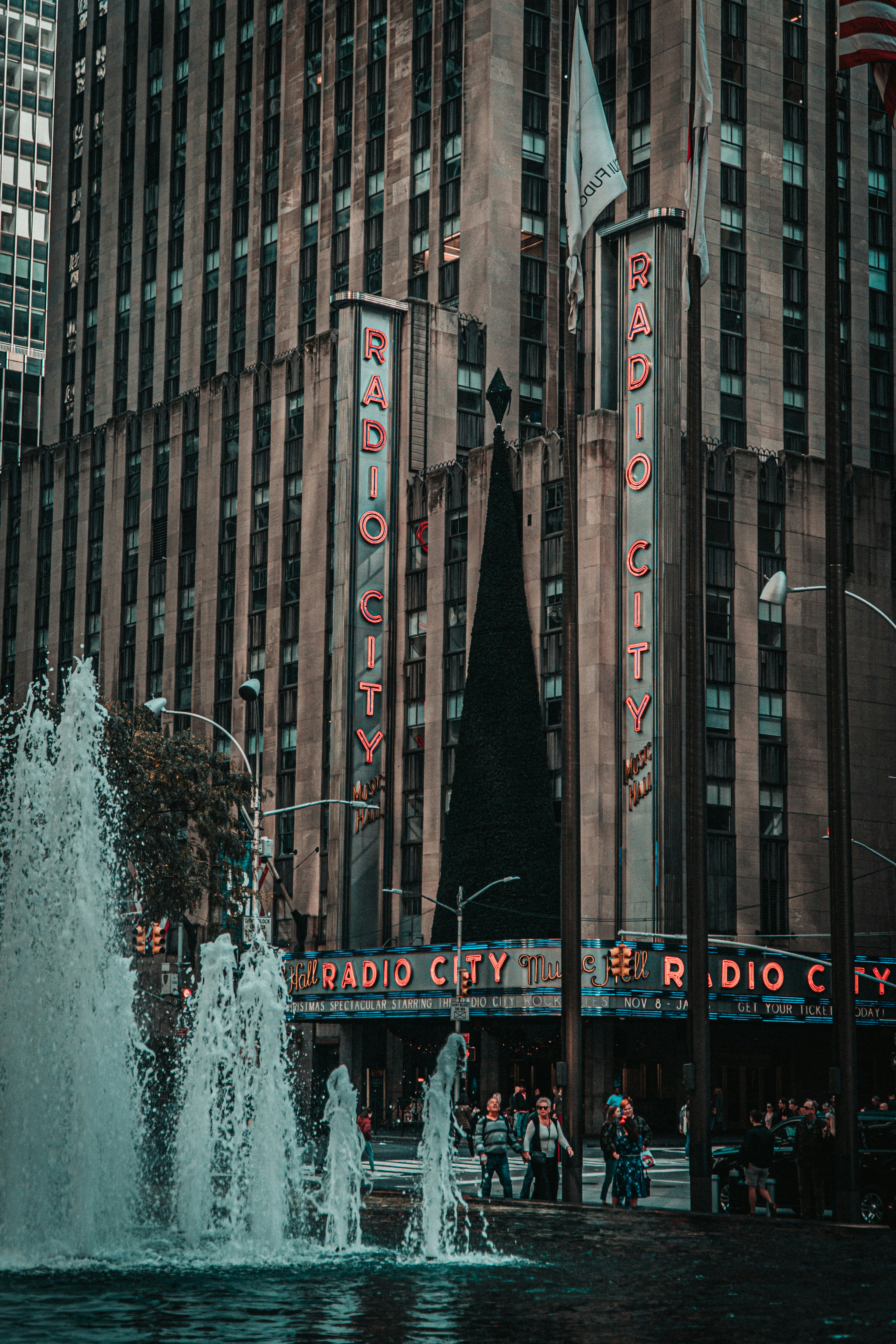 water fountain in the middle of the city during daytime