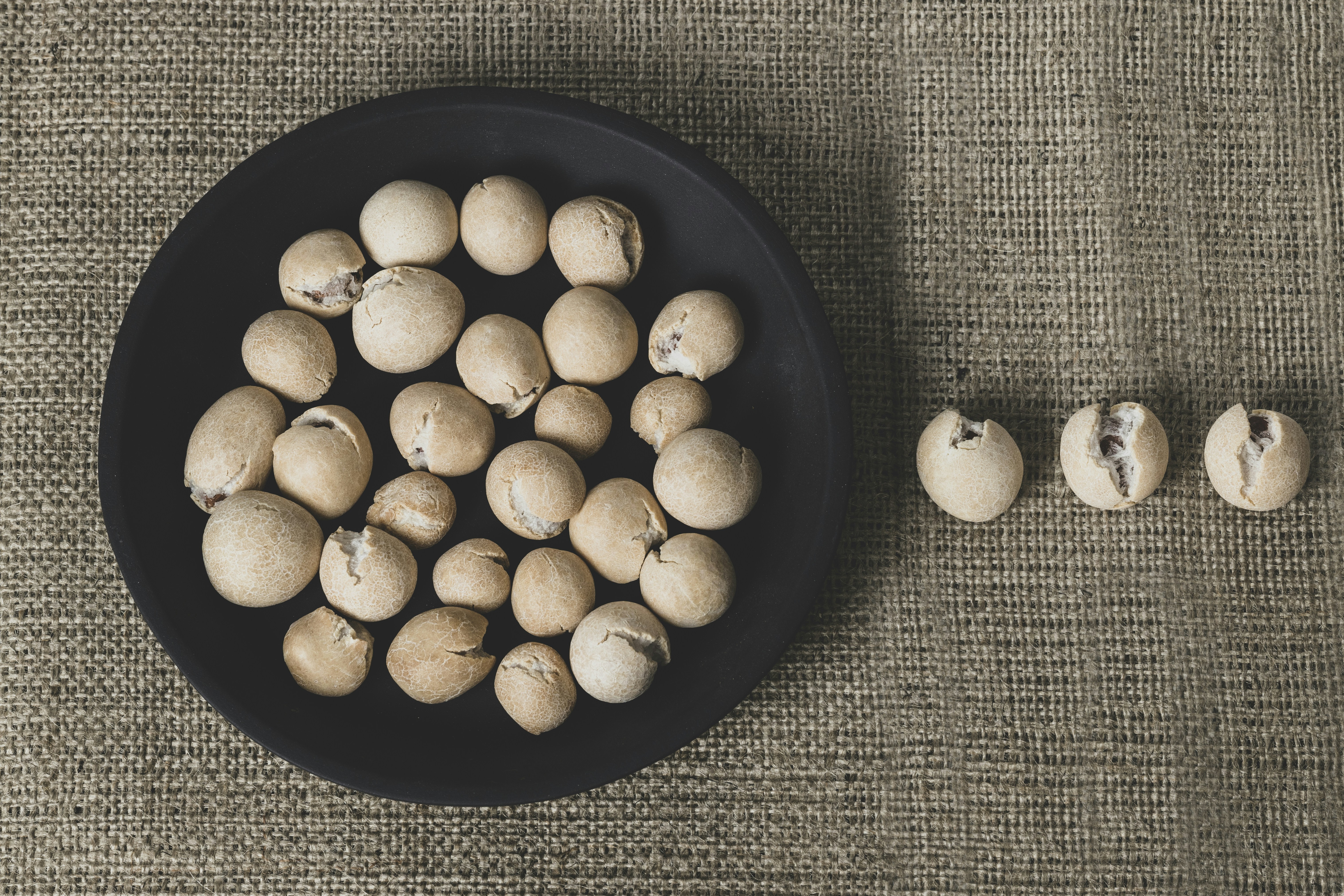 White round food on black plate photo – Free Turkey Image on Unsplash