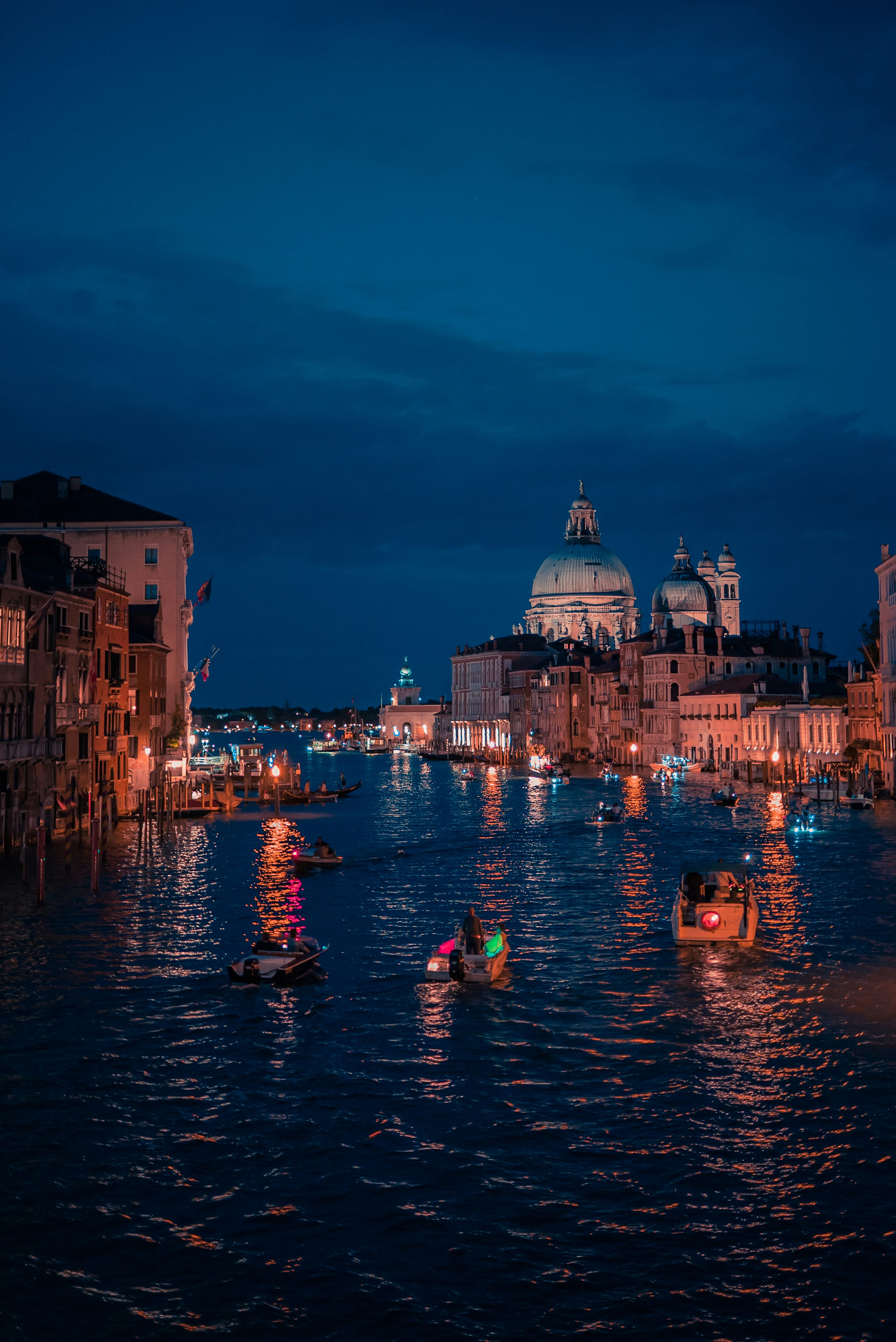 Italy At Night Pictures | Download Free Images on Unsplash