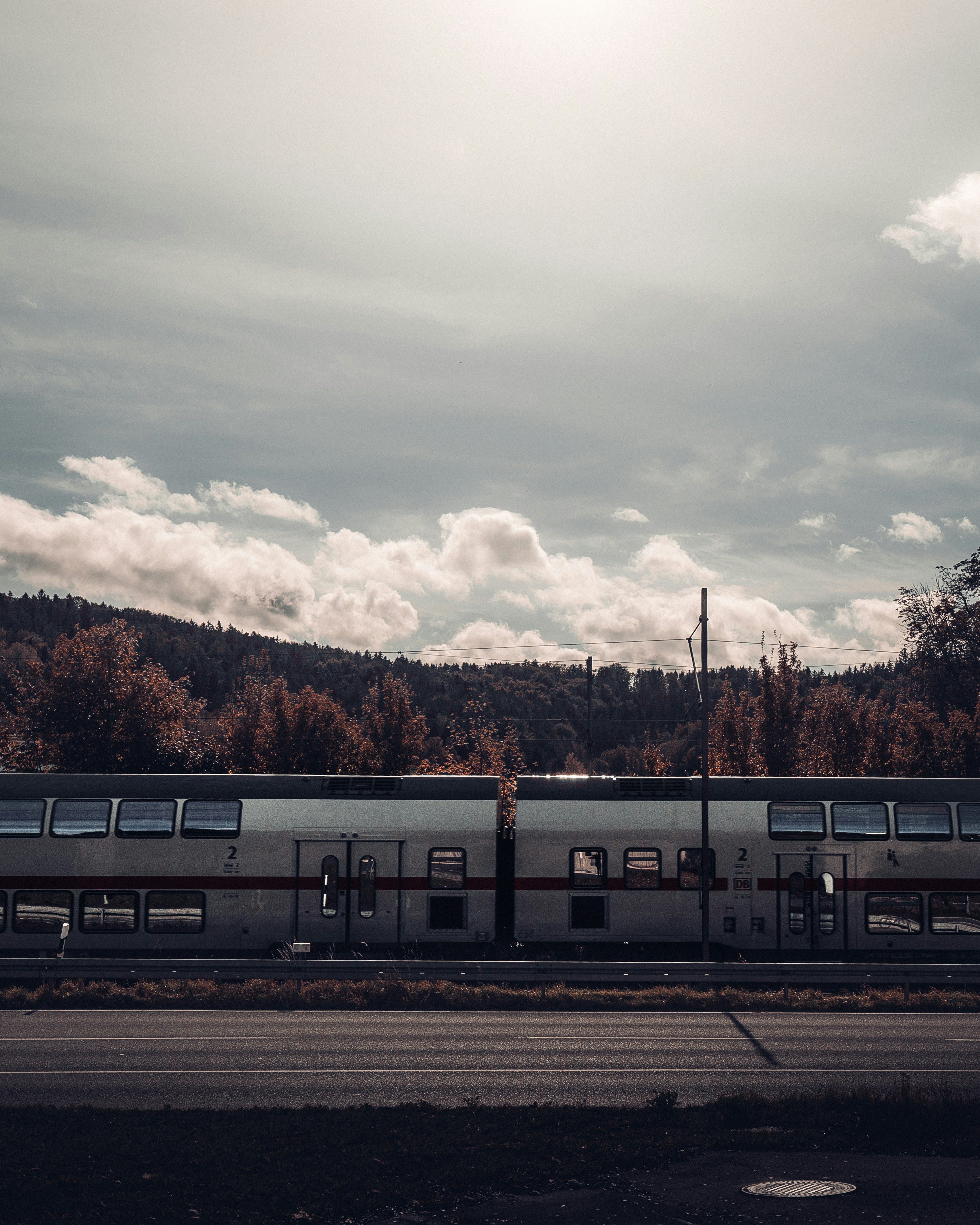White train on rail road during daytime photo – Free Grey Image on Unsplash