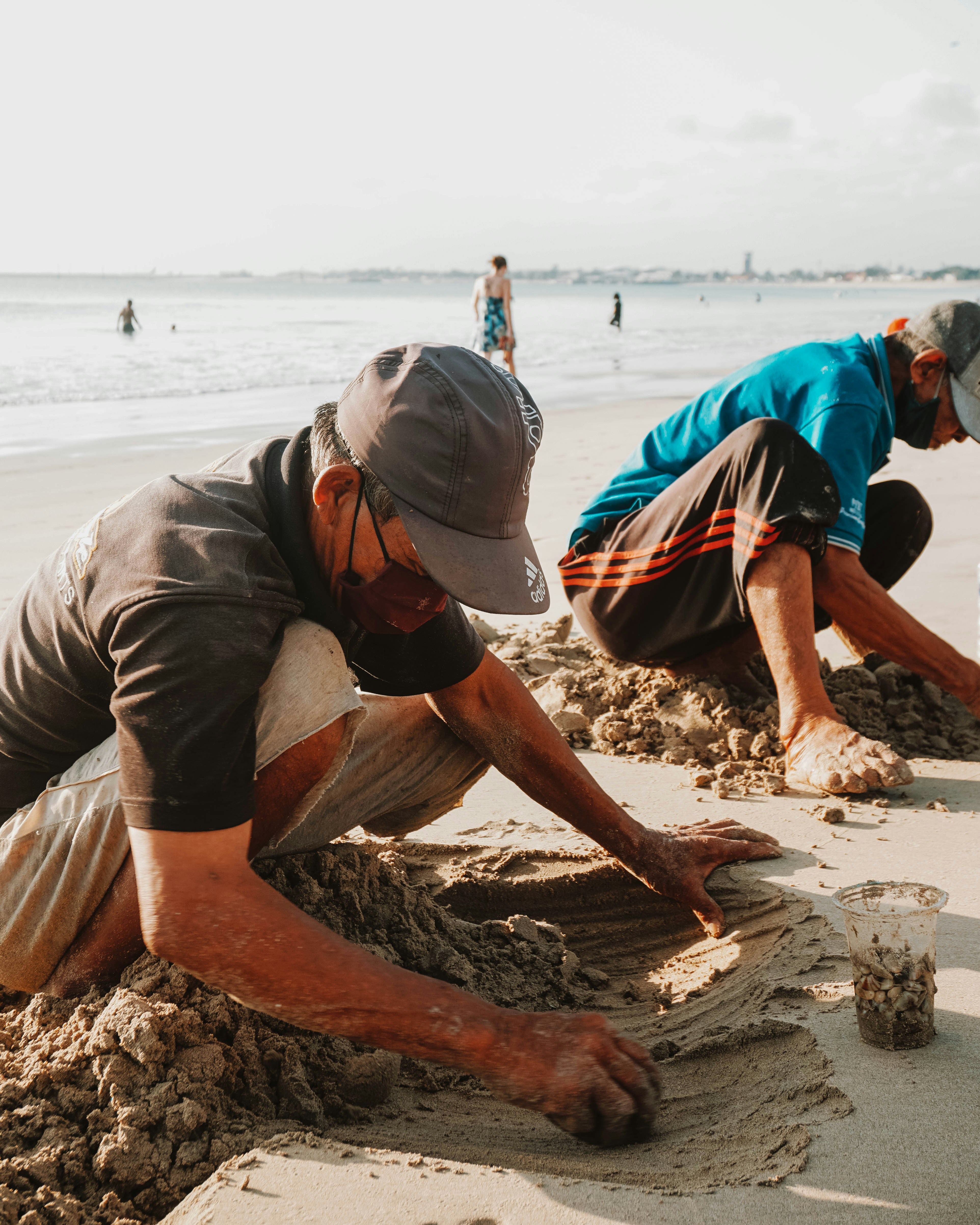 Shoreline Hands: Crafting in Seaside Sand