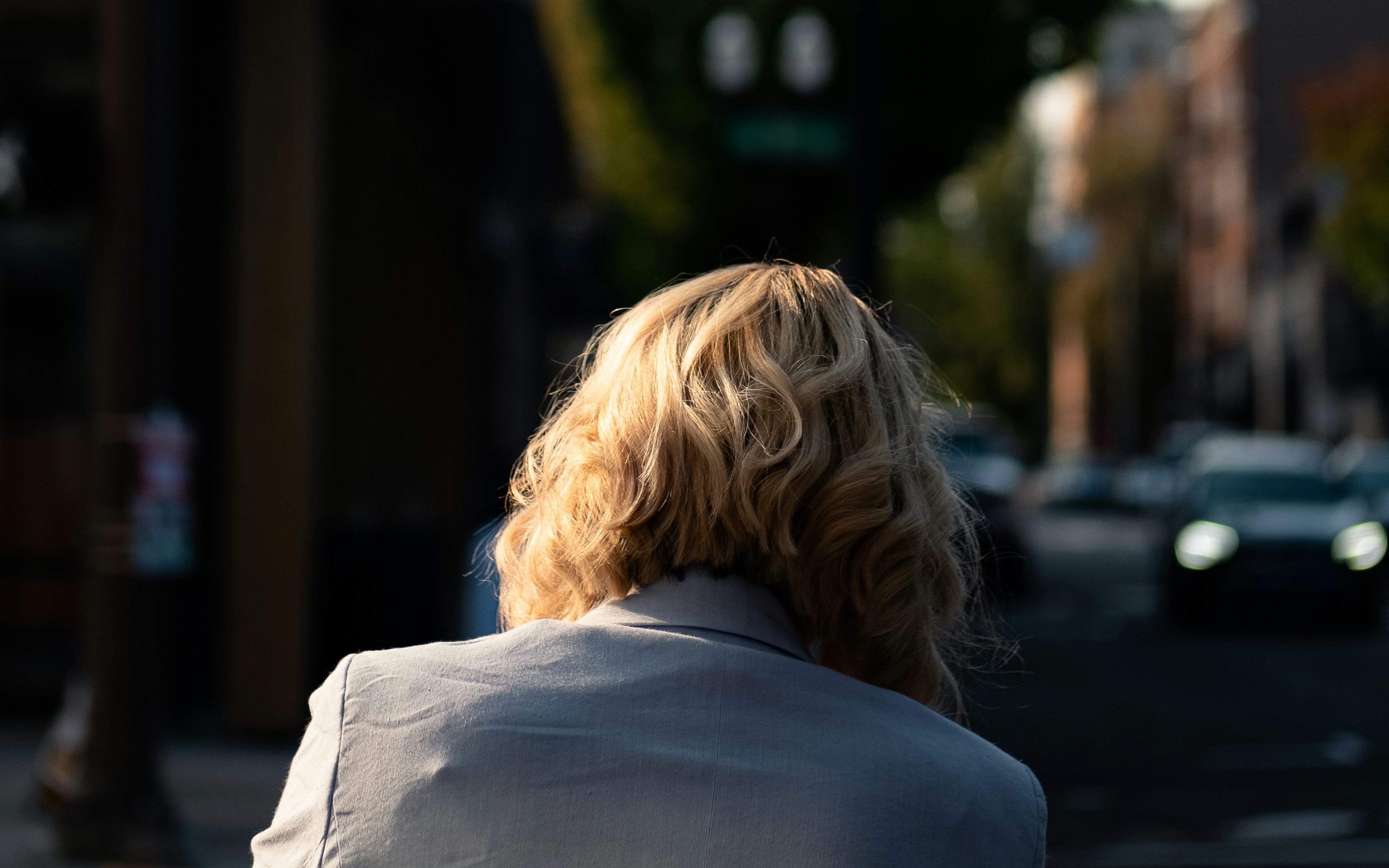 Back-turned in Gray: A Subtle City Portrait