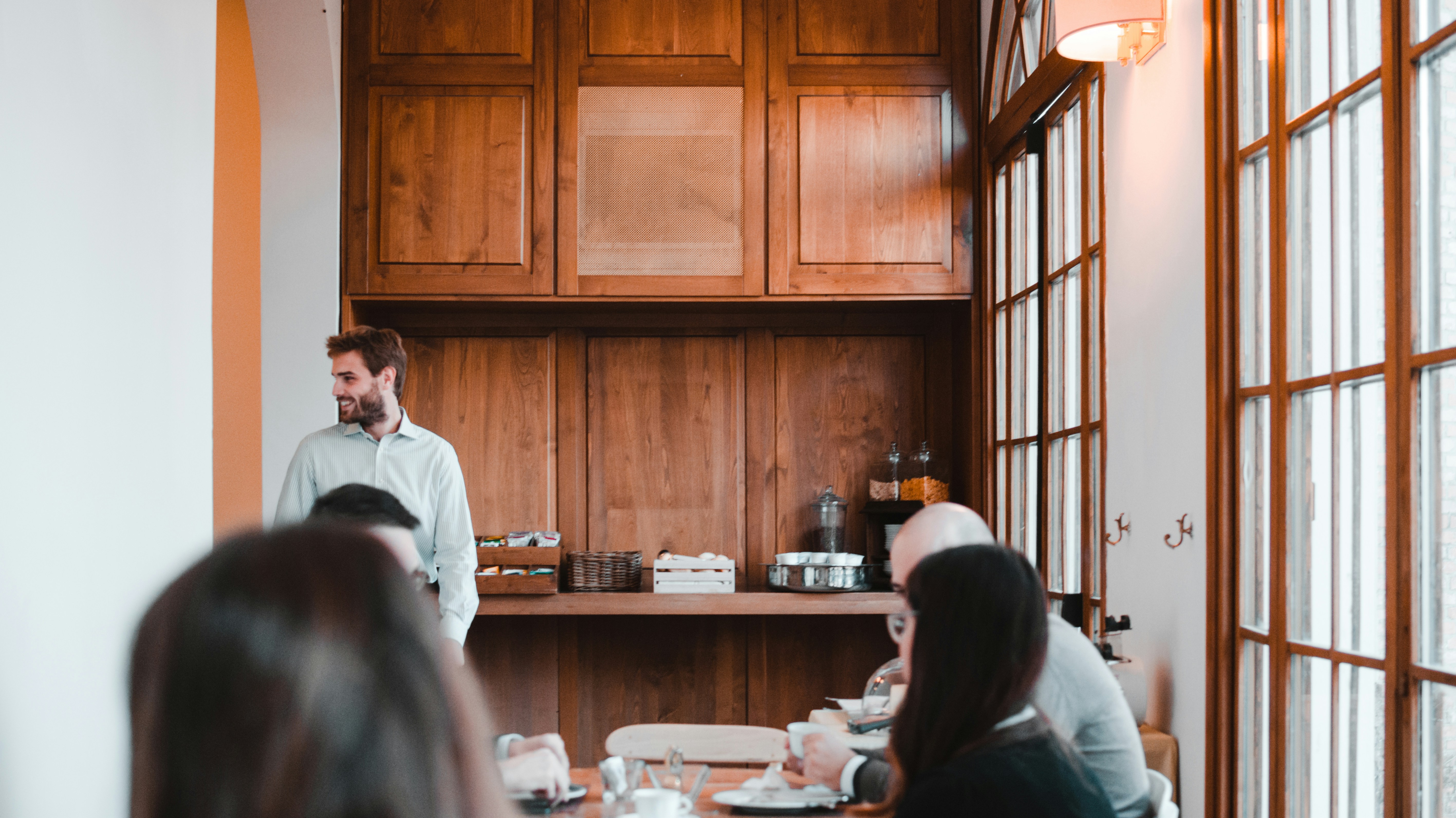 🌟 Secrets to being a cool-headed manager, not a chatterbox boss! 🤫